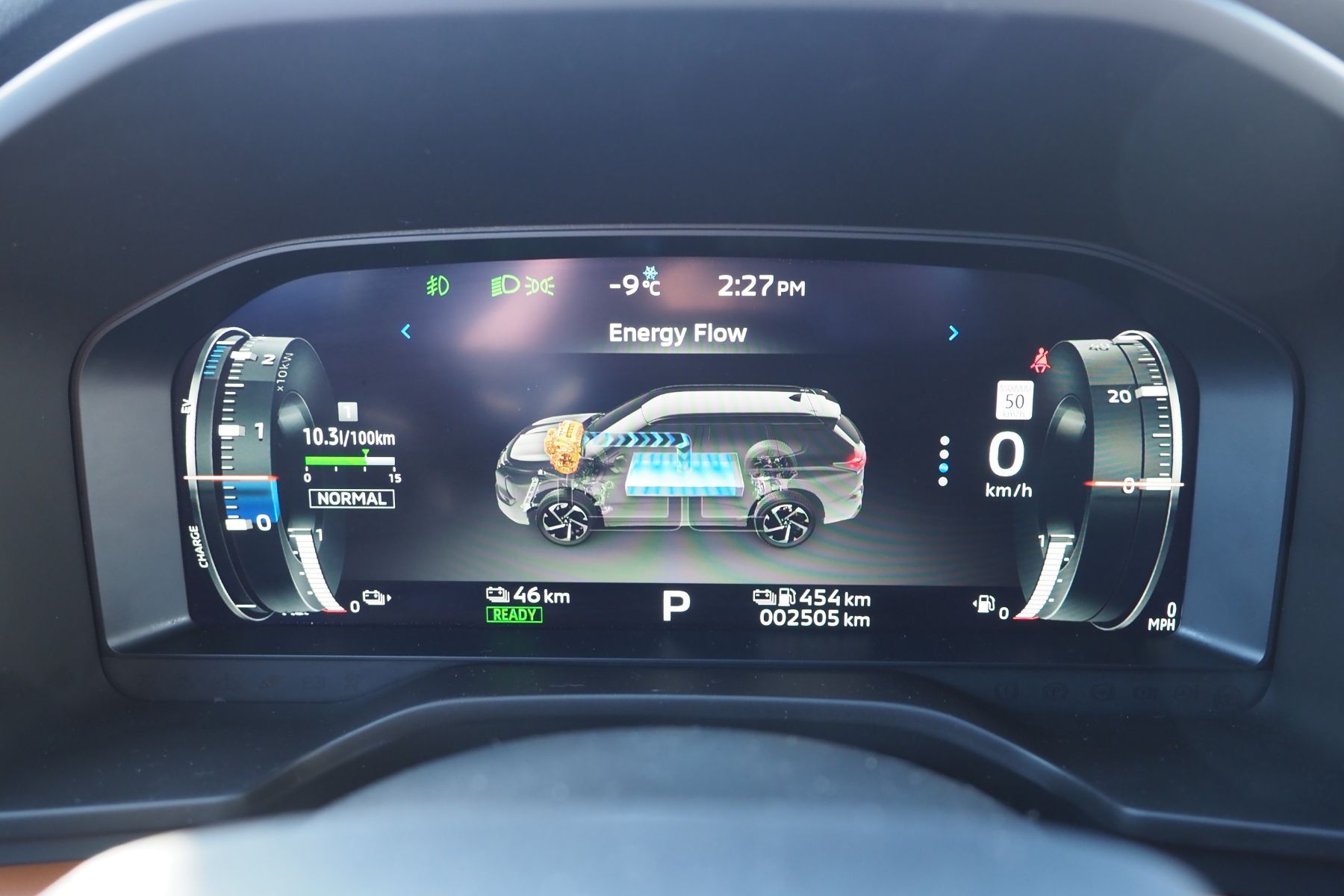 2023 Mitsubishi Outlander PHEV SUV Review - Reviews | Driving