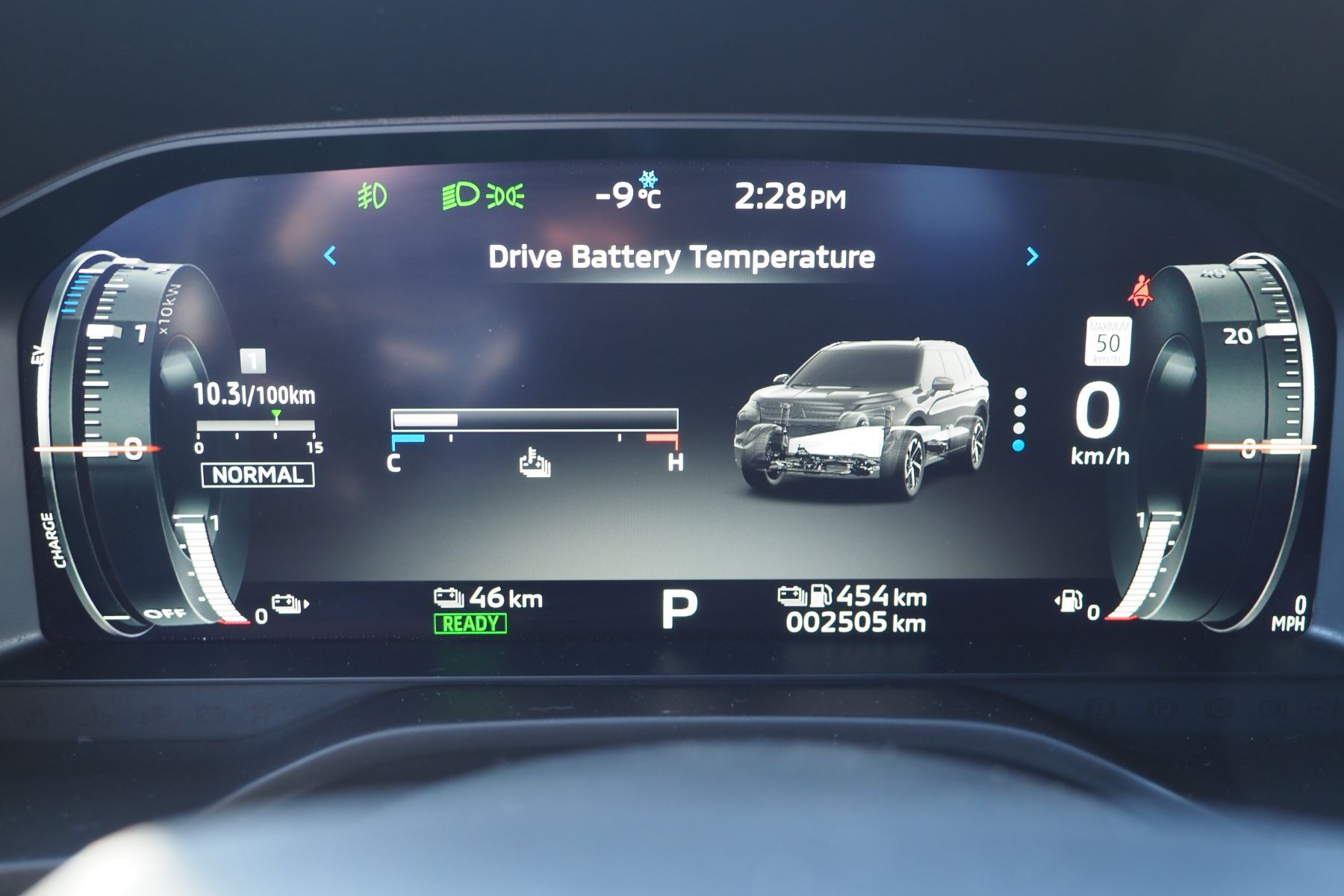 2023 Mitsubishi Outlander PHEV SUV Review - Reviews | Driving