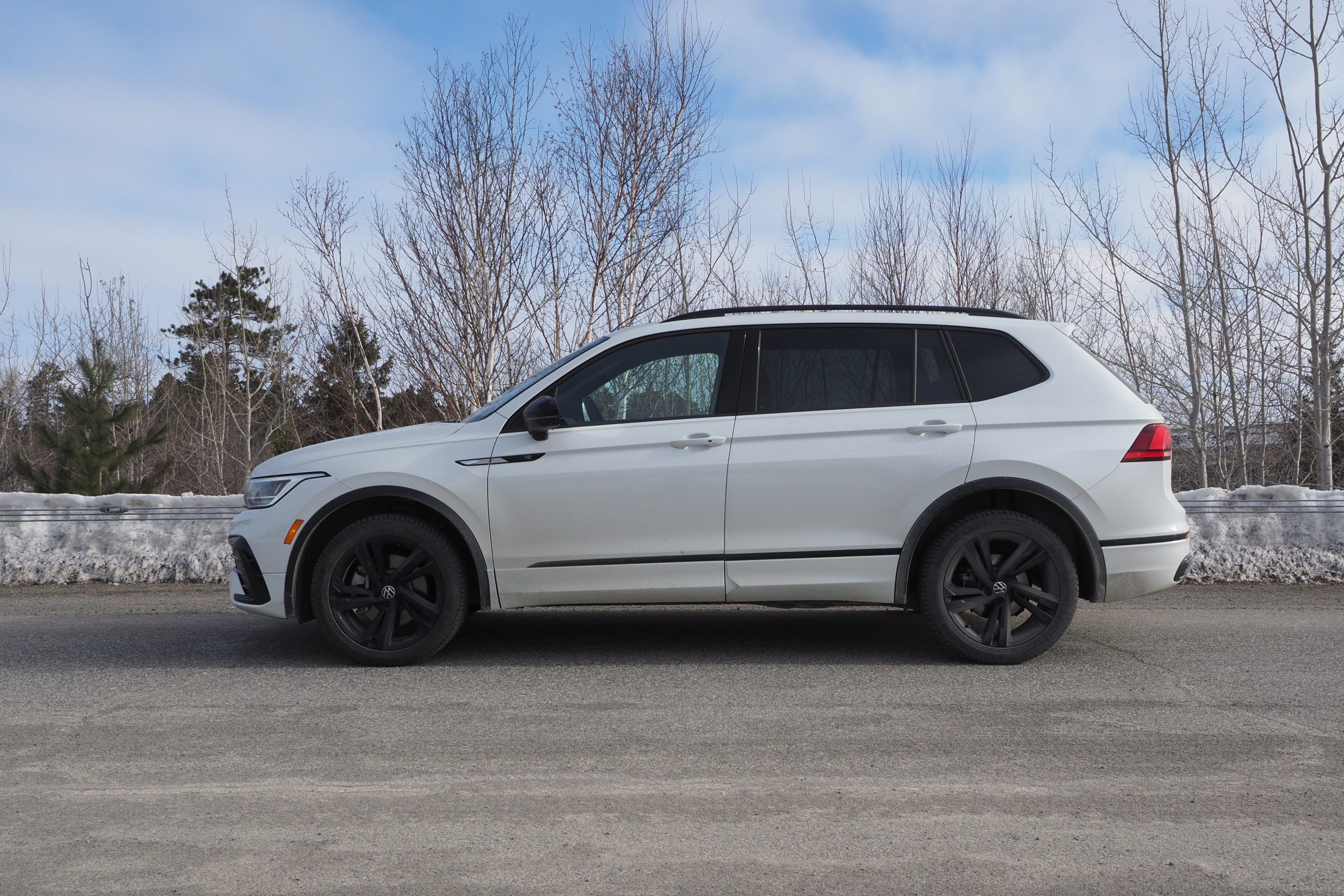 2023 Volkswagen Tiguan Comfortline R-Line Black SUV Review - Reviews ...