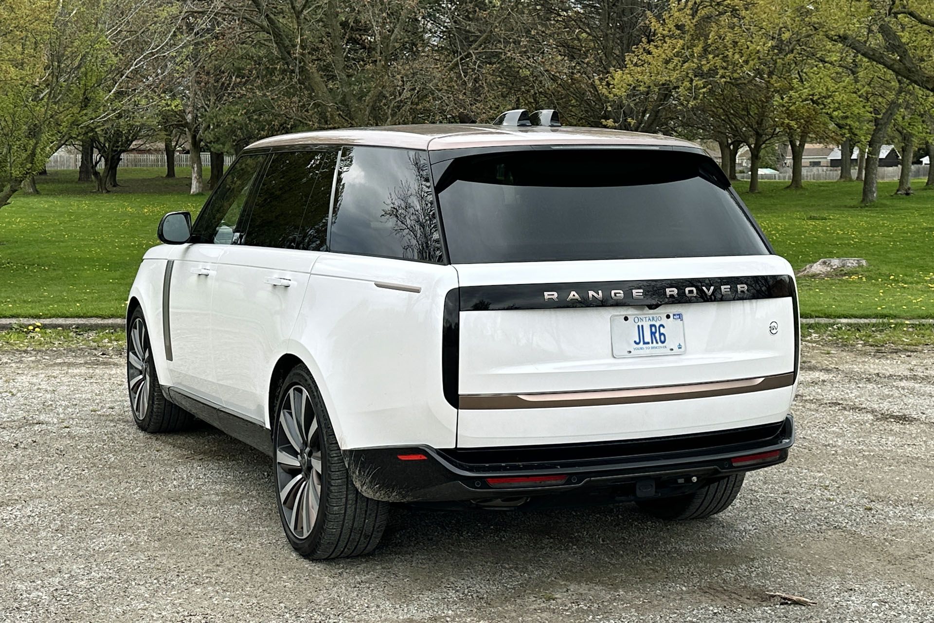 2023 Land Rover Range Rover SV | Luxury SUV Review - Reviews | Driving