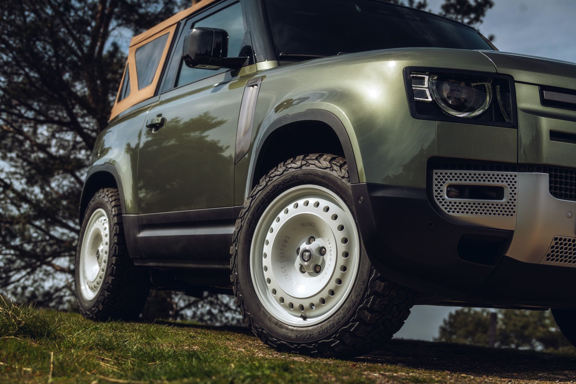 Drop-top Land Rover Defender bows via Dutch company | Driving