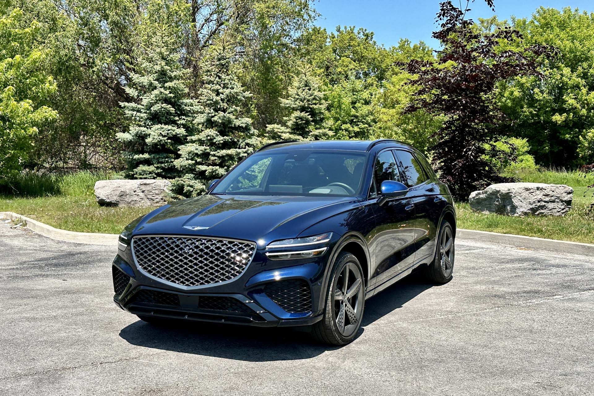 2023 Genesis GV70 vs Lexus RX 350h SUV comparison - Reviews | Driving