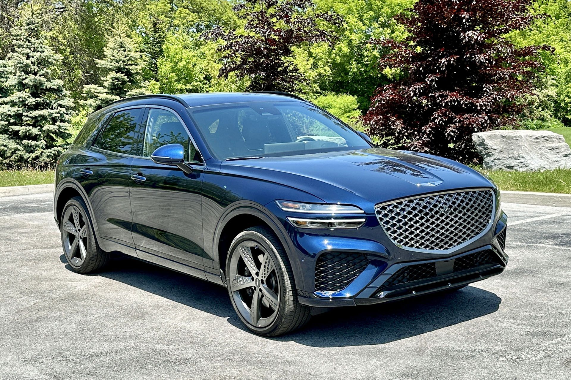 2023 Genesis GV70 vs Lexus RX 350h SUV comparison - Reviews | Driving