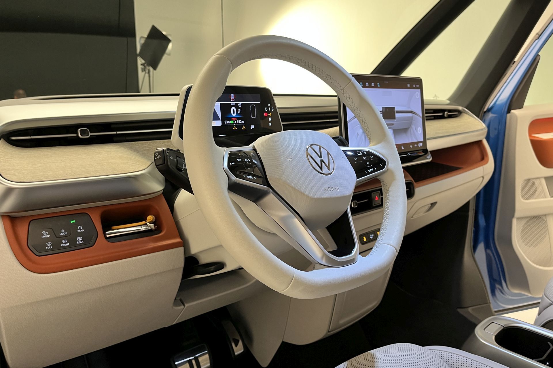 2025 VW ID.Buzz long-wheelbase with Canada-exclusive 5-seat option ...