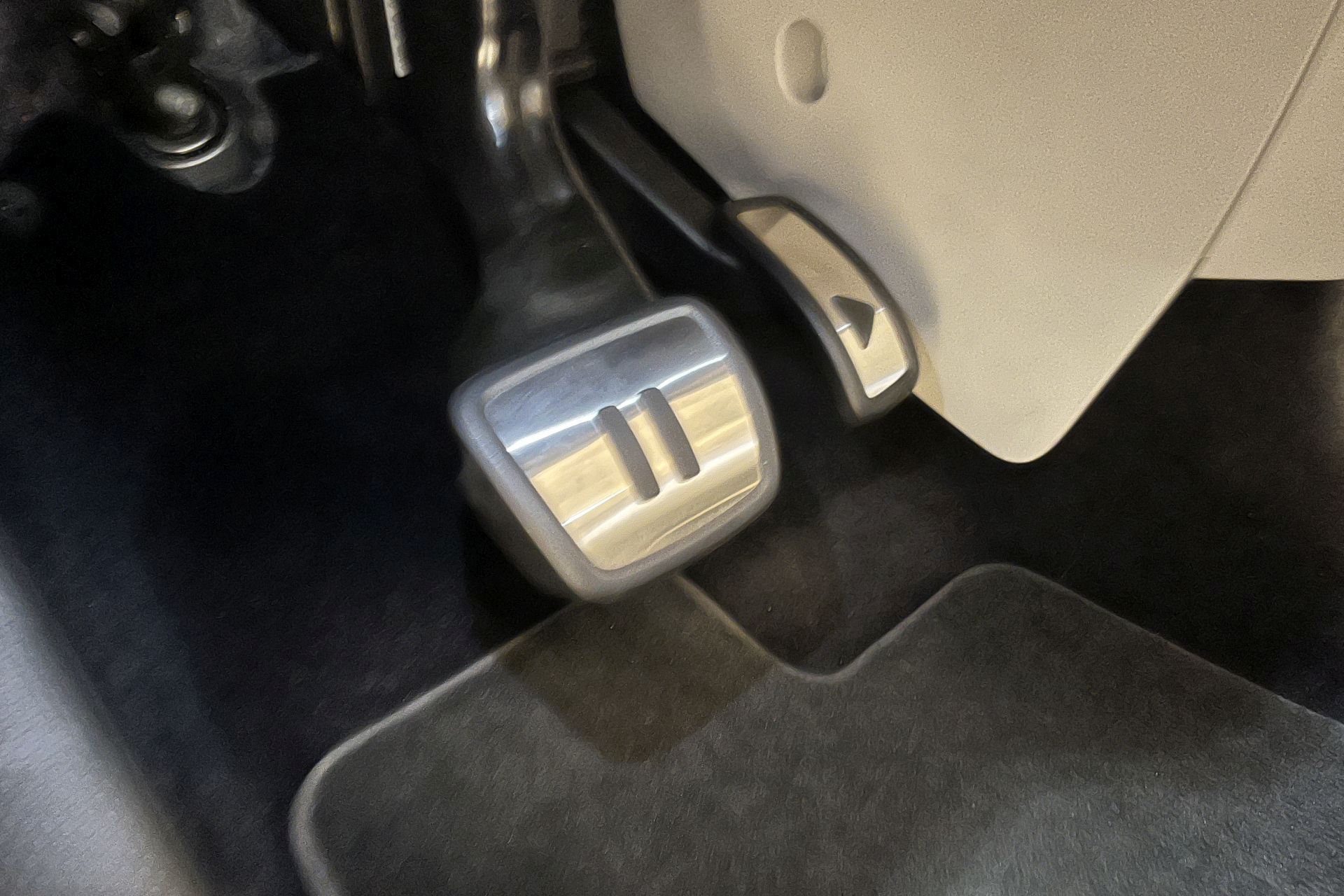 2025 VW ID.Buzz long-wheelbase with Canada-exclusive 5-seat option ...