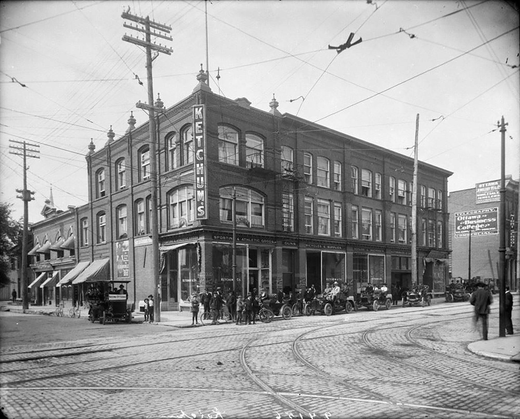 1910 Russell-Knight heading east for a homecoming celebration | Driving