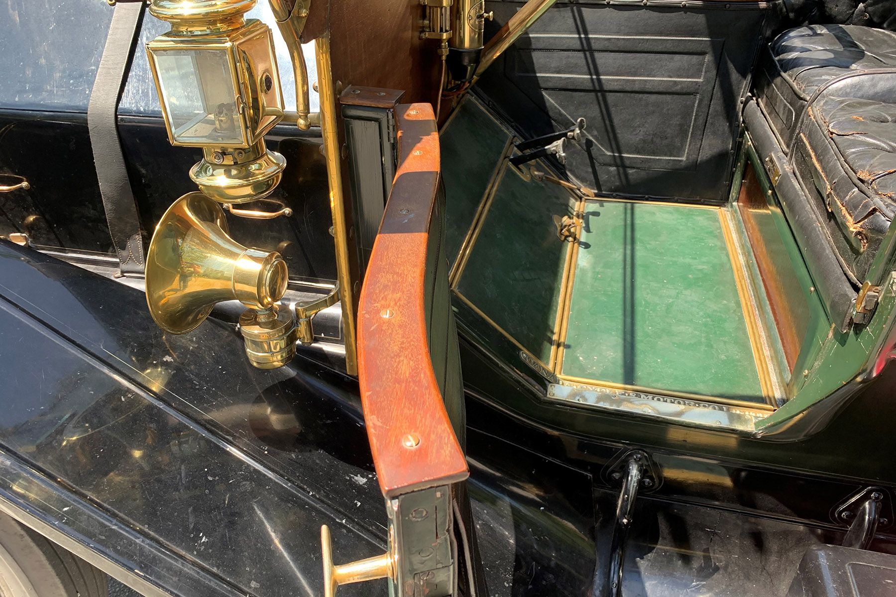 1910 Russell-Knight heading east for a homecoming celebration | Driving