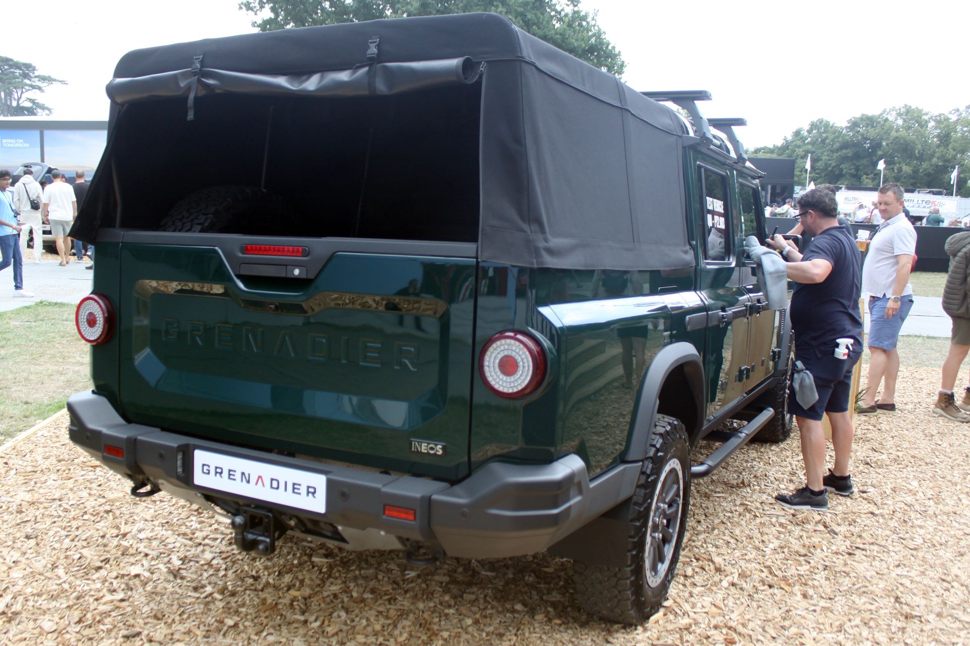 Ineos set to introduce Grenadier Quartermaster pickup truck - Reviews ...