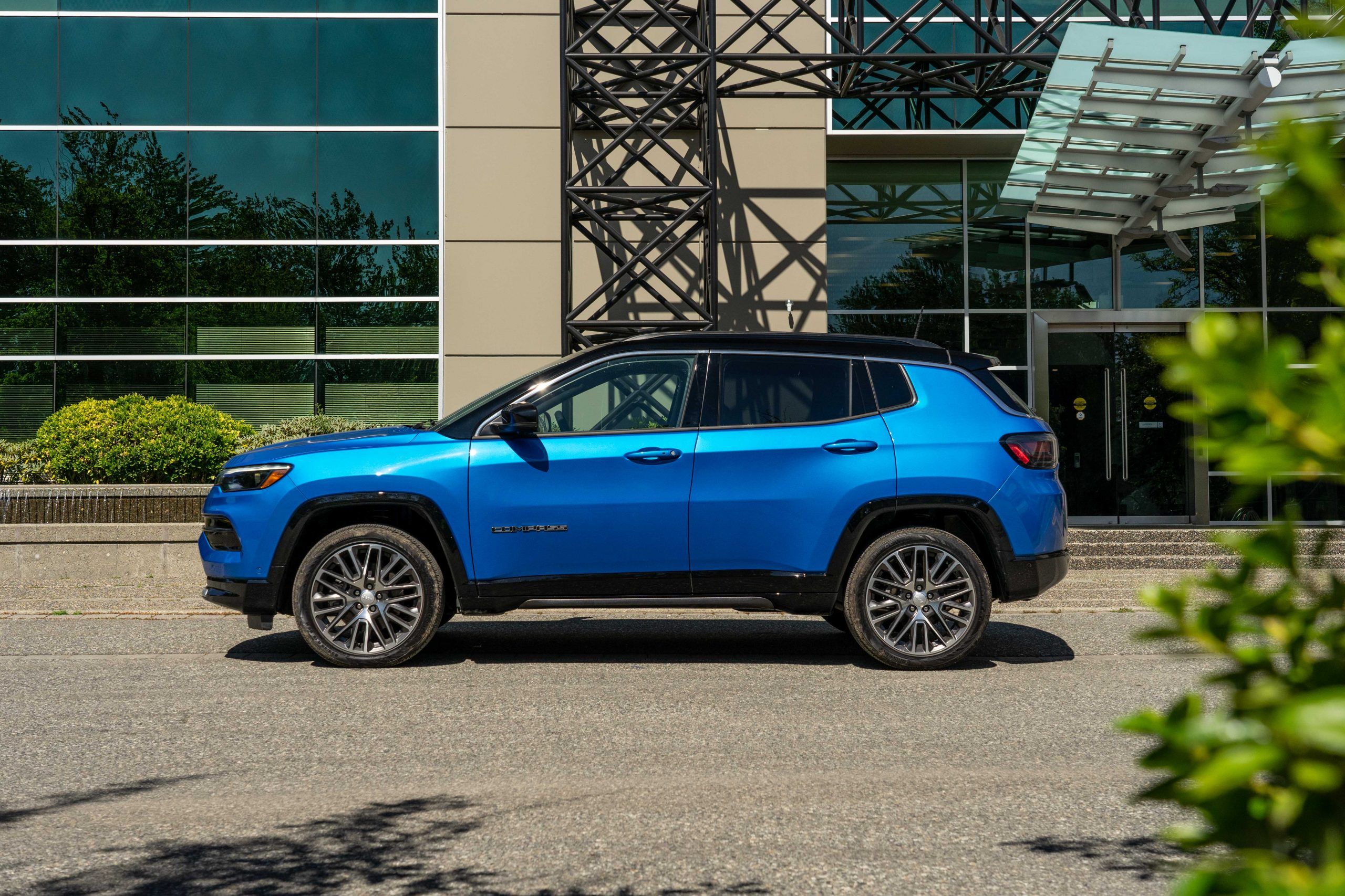 2023 Jeep Compass Limited SUV Review - Reviews | Driving