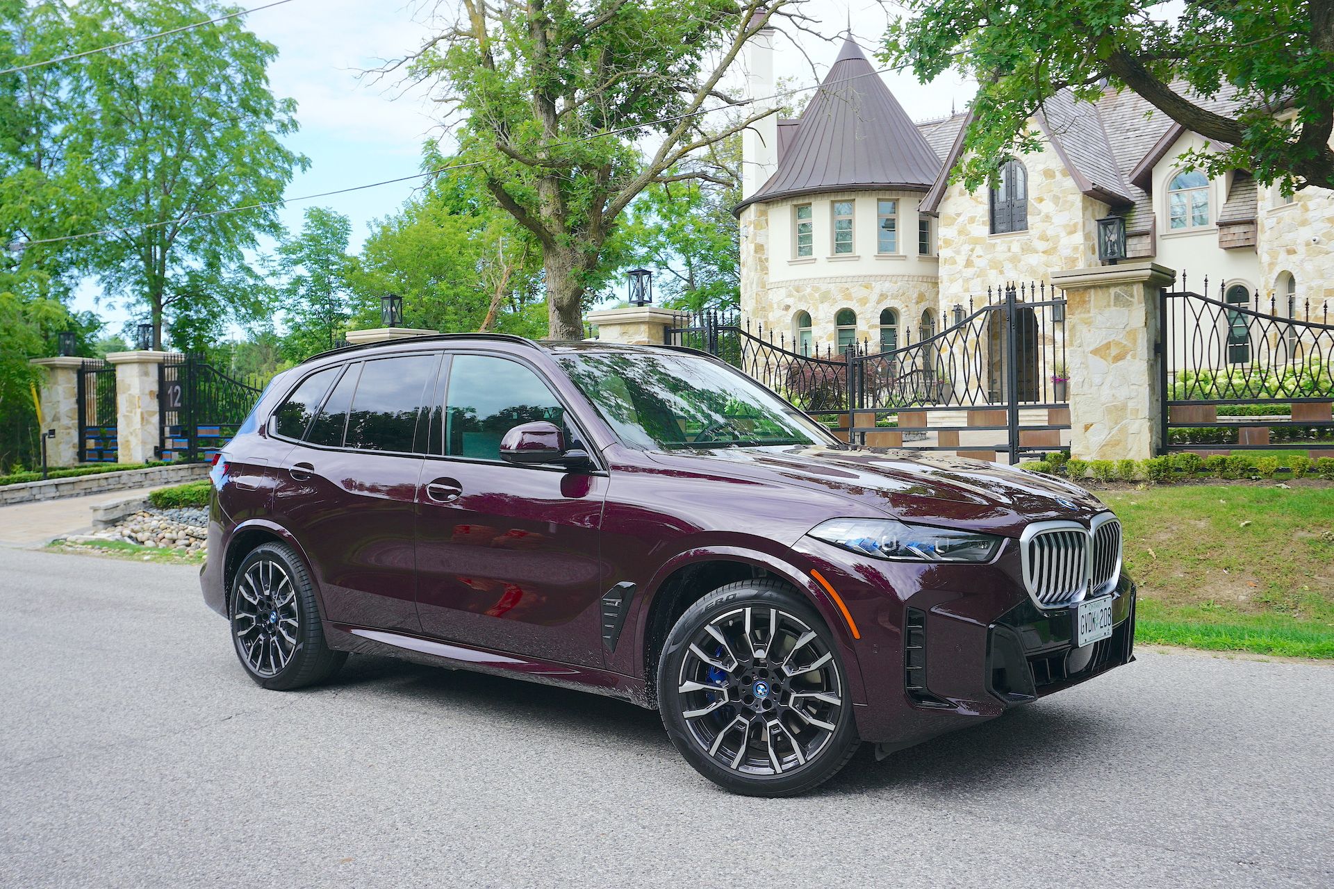 2024 BMW X5 xDrive50e | SUV Review - Reviews | Driving