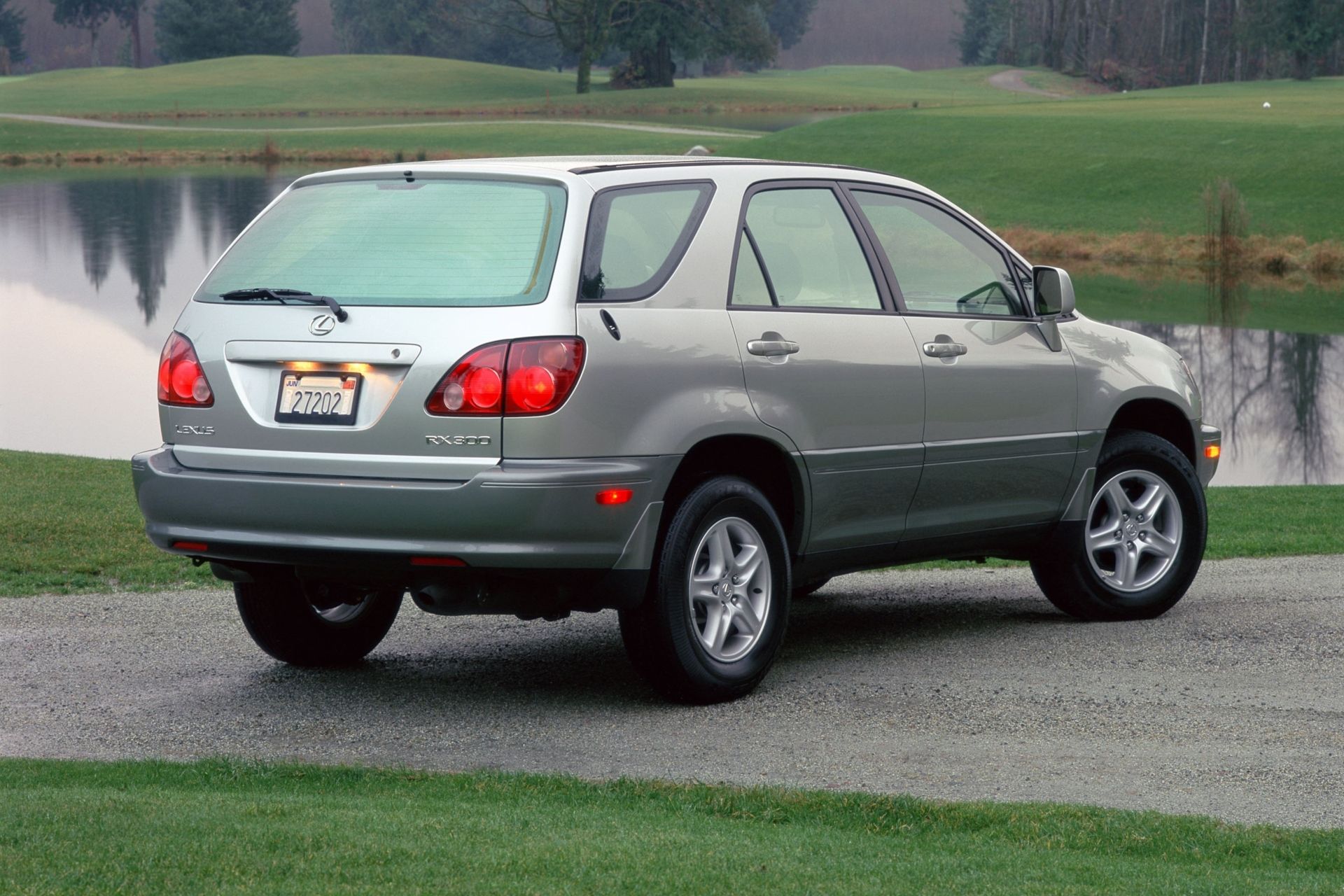 Lexus NX 350h vs Lexus RX 350h: Which model and trim should you buy ...