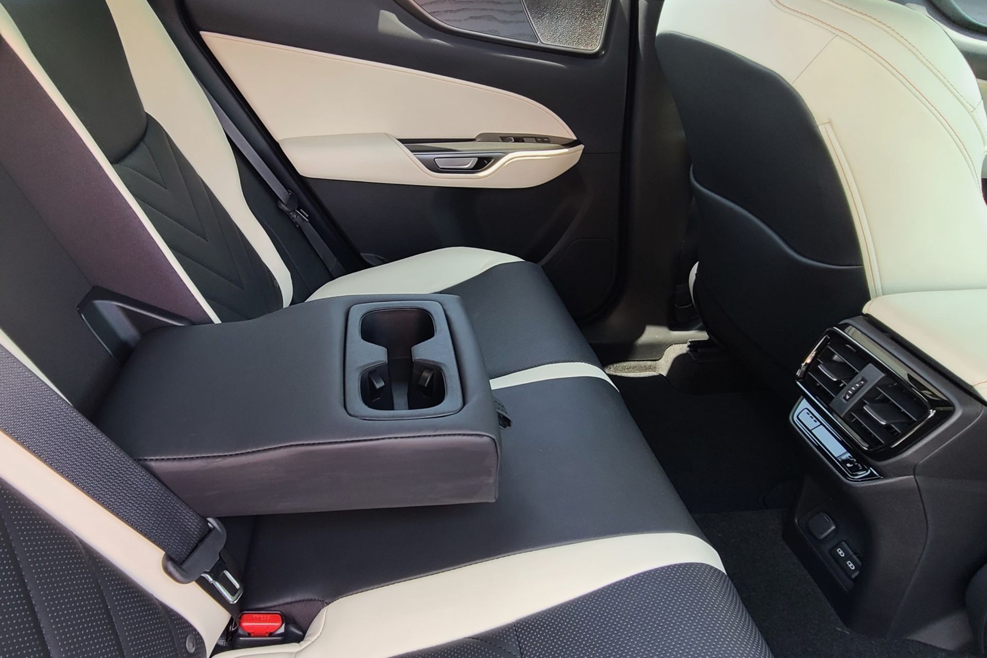 Lexus NX 350h vs Lexus RX 350h: Which model and trim should you buy ...