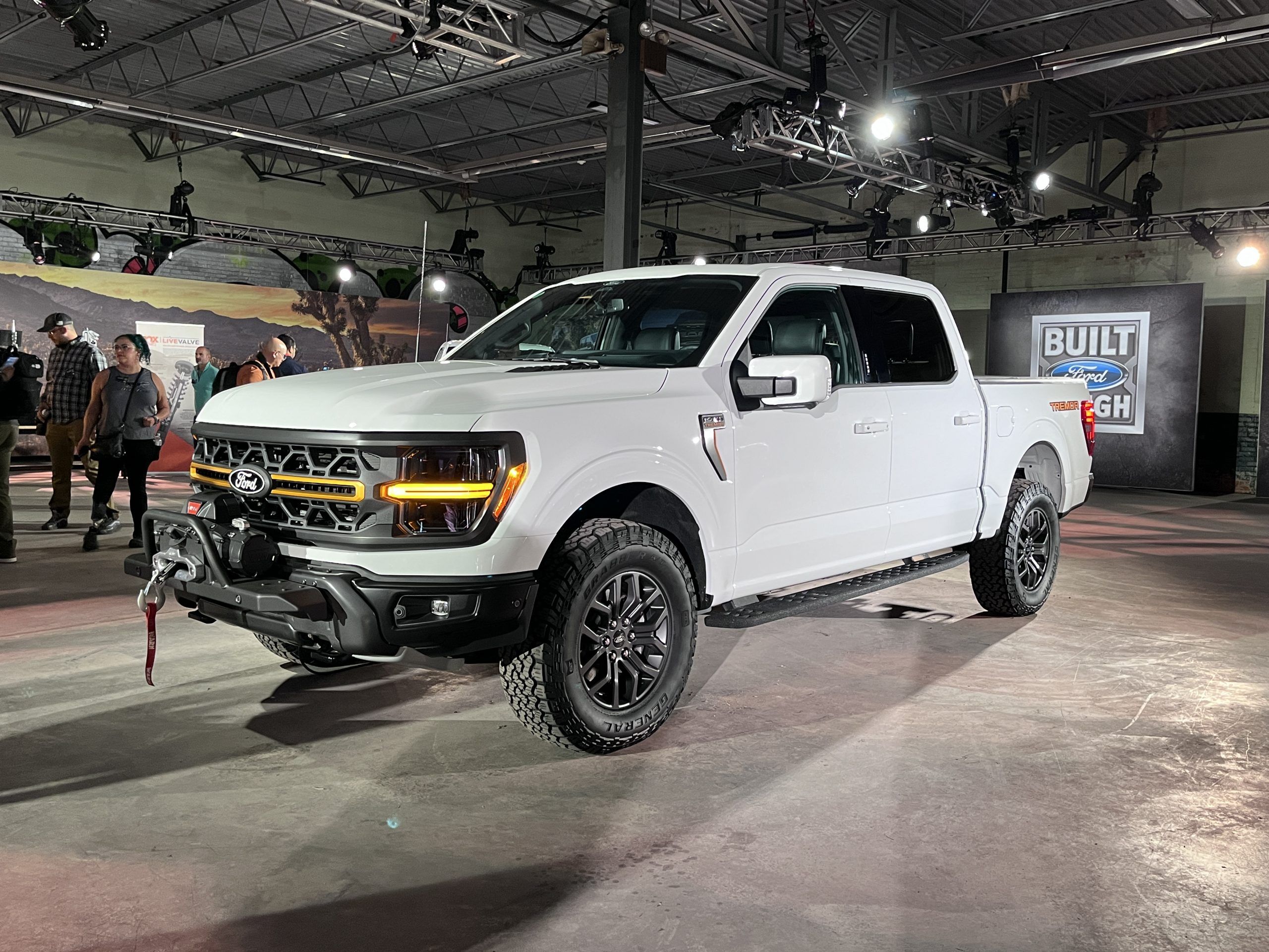 2024 Ford F-150 upgrades base engine, adds Pro Access Tailgate | Driving