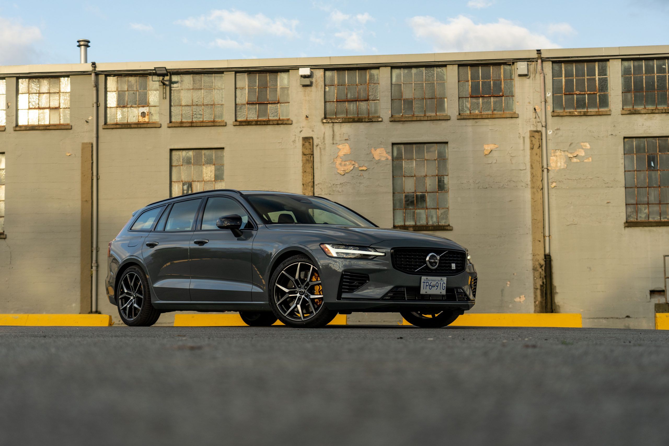 2024 Volvo V60 T8 eAWD Polestar Engineered PHEV SUV Review - Reviews ...