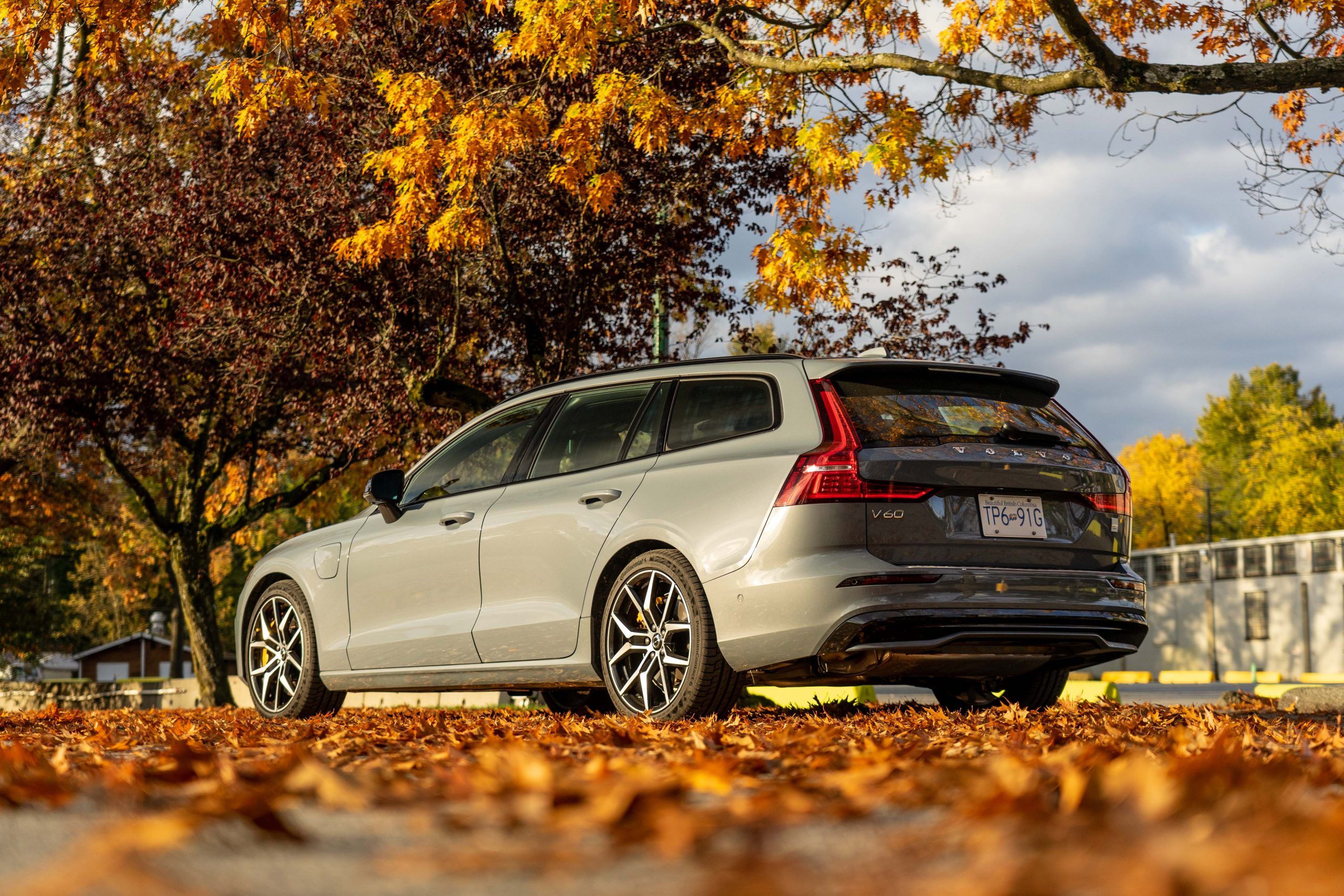 2024 Volvo V60 T8 eAWD Polestar Engineered PHEV SUV Review - Reviews ...