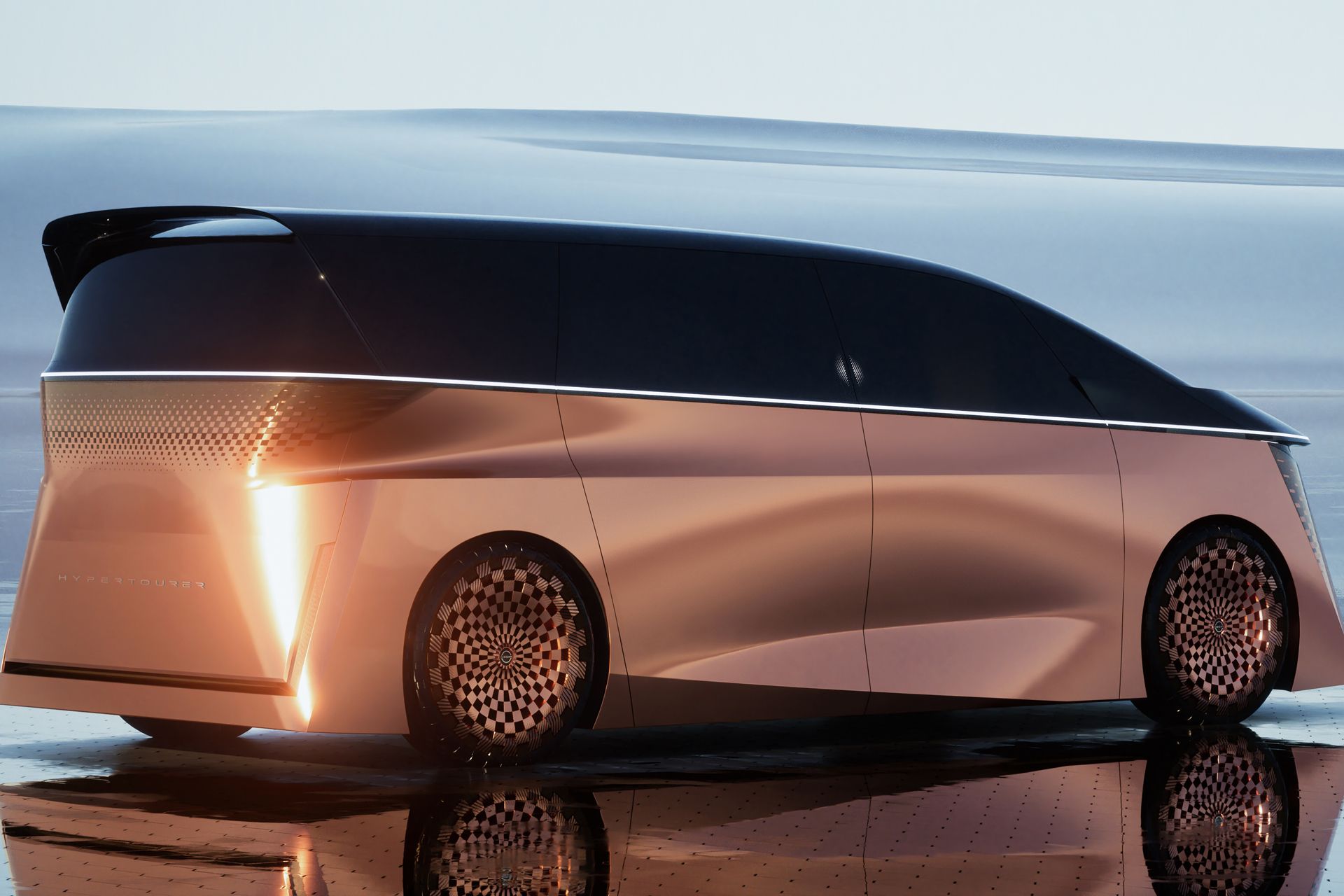 Nissan's Hyper Tourer offers passengers 'wearable display' | Driving