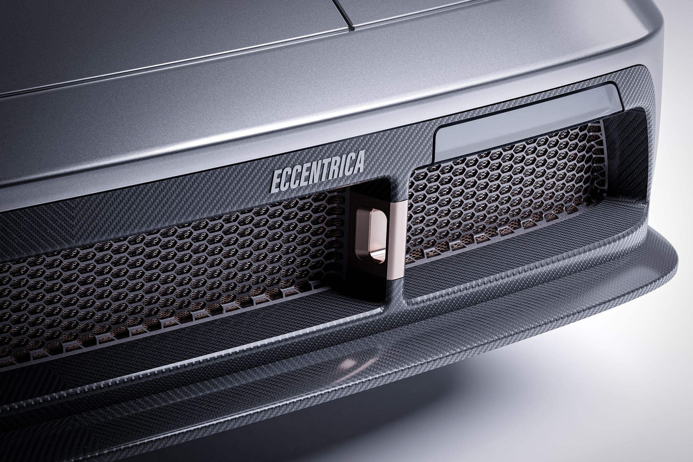 Eccentrica Cars Lamborghini Diablo restomod details | Driving