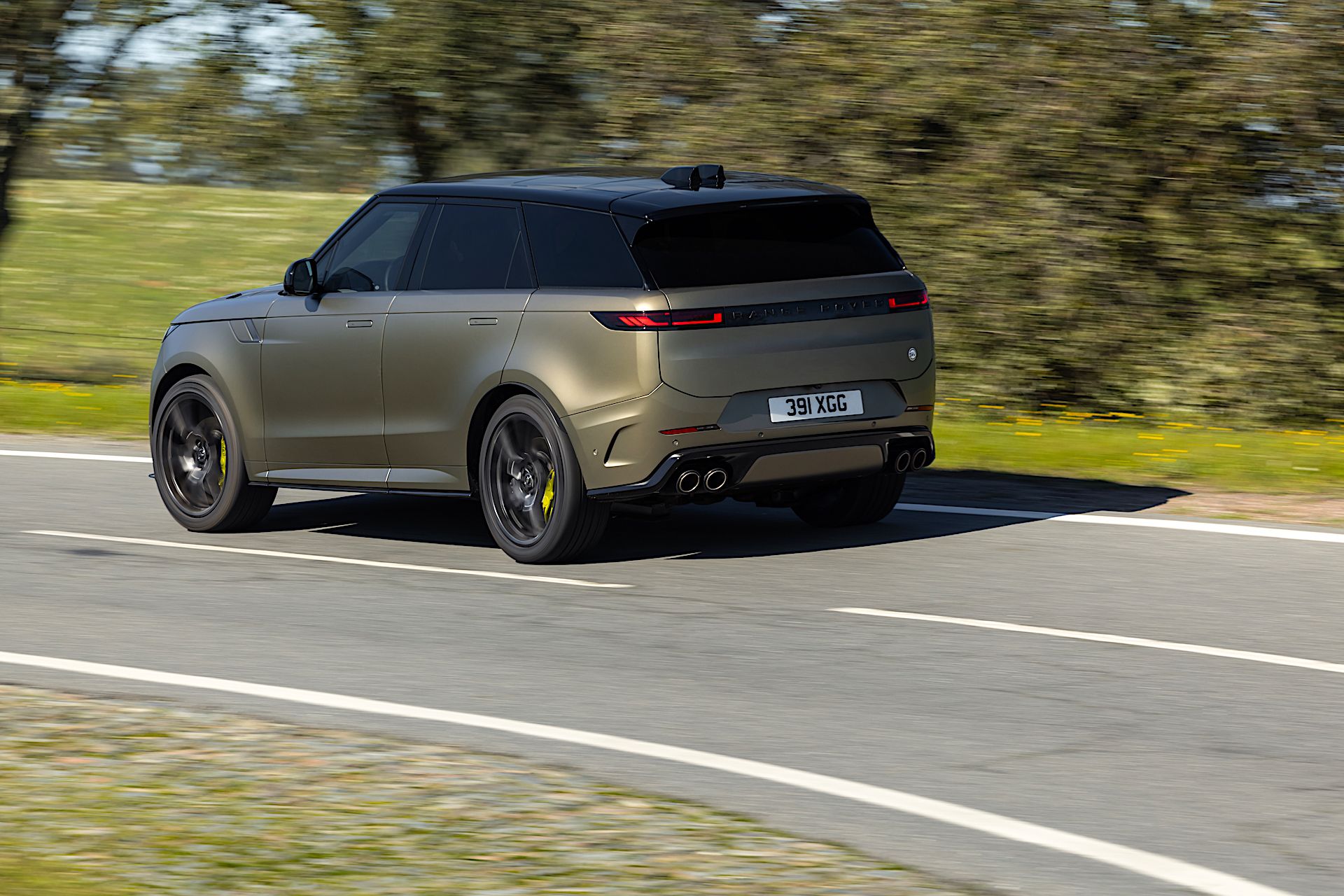 2024 Range Rover Sport SV is a track-worthy, off-road capable SUV ...
