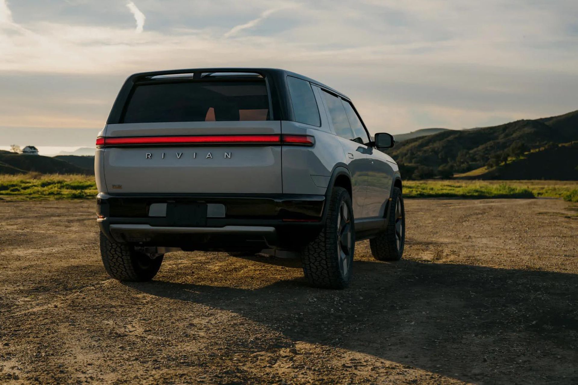 Rivian reveals US$45,000 electric R2 SUV, to bow 2026 - Reviews | Driving
