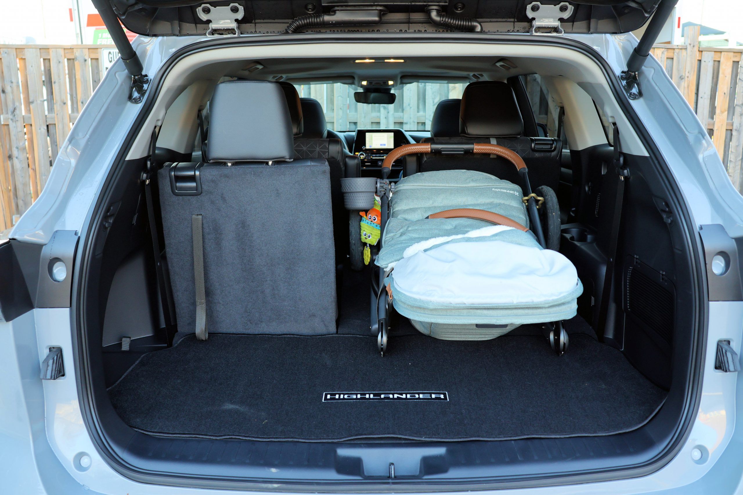 2024 Toyota Highlander Hybrid Review - Reviews | Driving