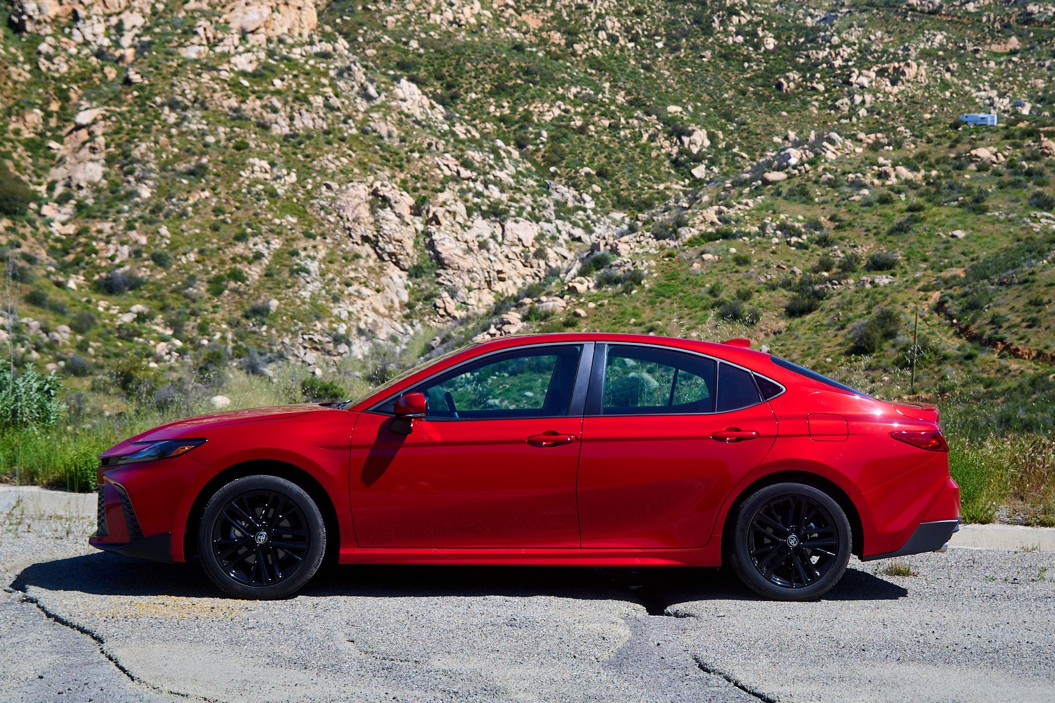 2025 Toyota Camry Hybrid | Car Review - Reviews | Driving