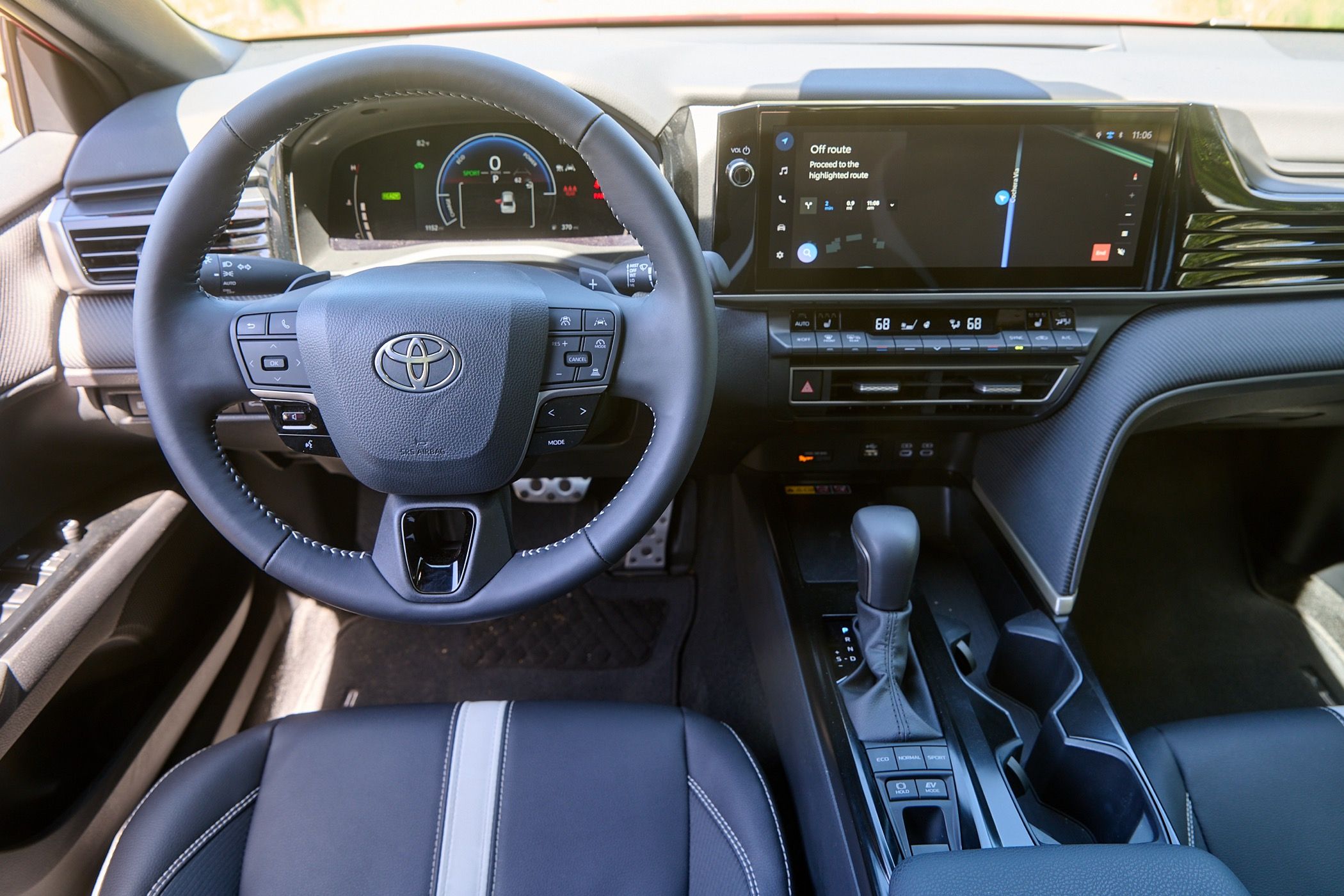 2025 Toyota Camry Hybrid | Car Review - Reviews | Driving