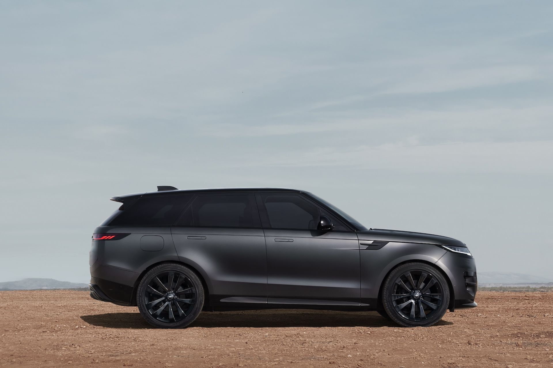 2025 Range Rover Sport gets dark, satin-y Stealth Pack | Driving