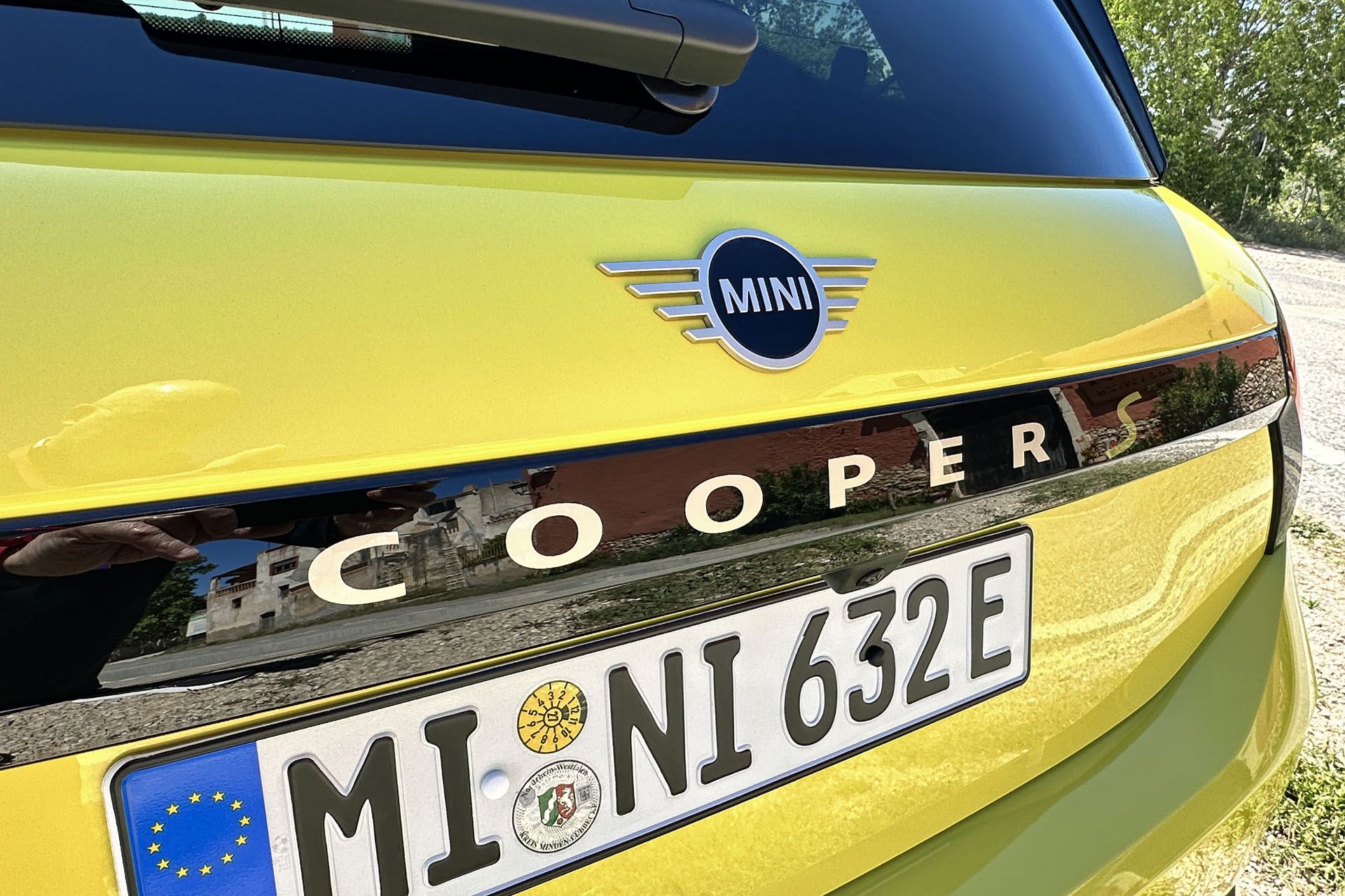 2025 Mini Cooper SE | First Drive Review - Reviews | Driving