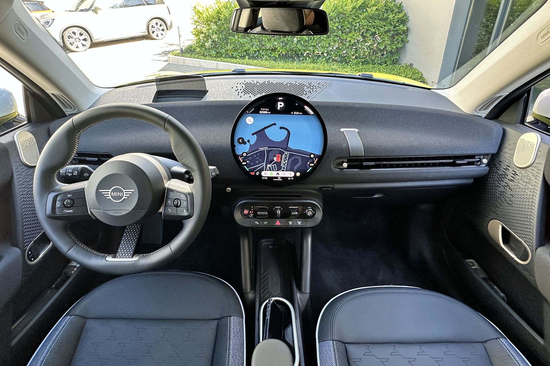 2025 Mini Cooper SE | First Drive Review - Reviews | Driving