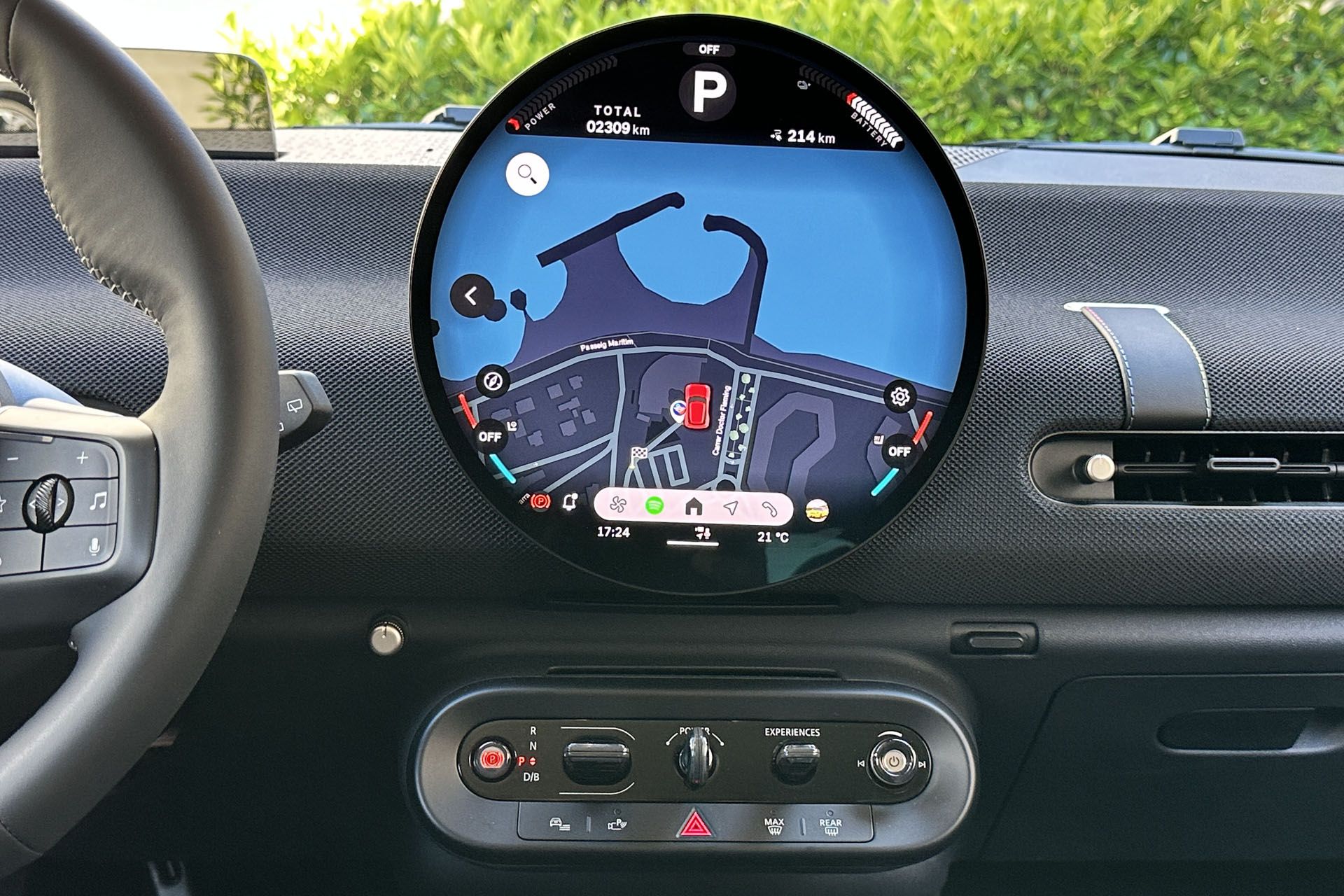 2025 Mini Cooper SE | First Drive Review - Reviews | Driving