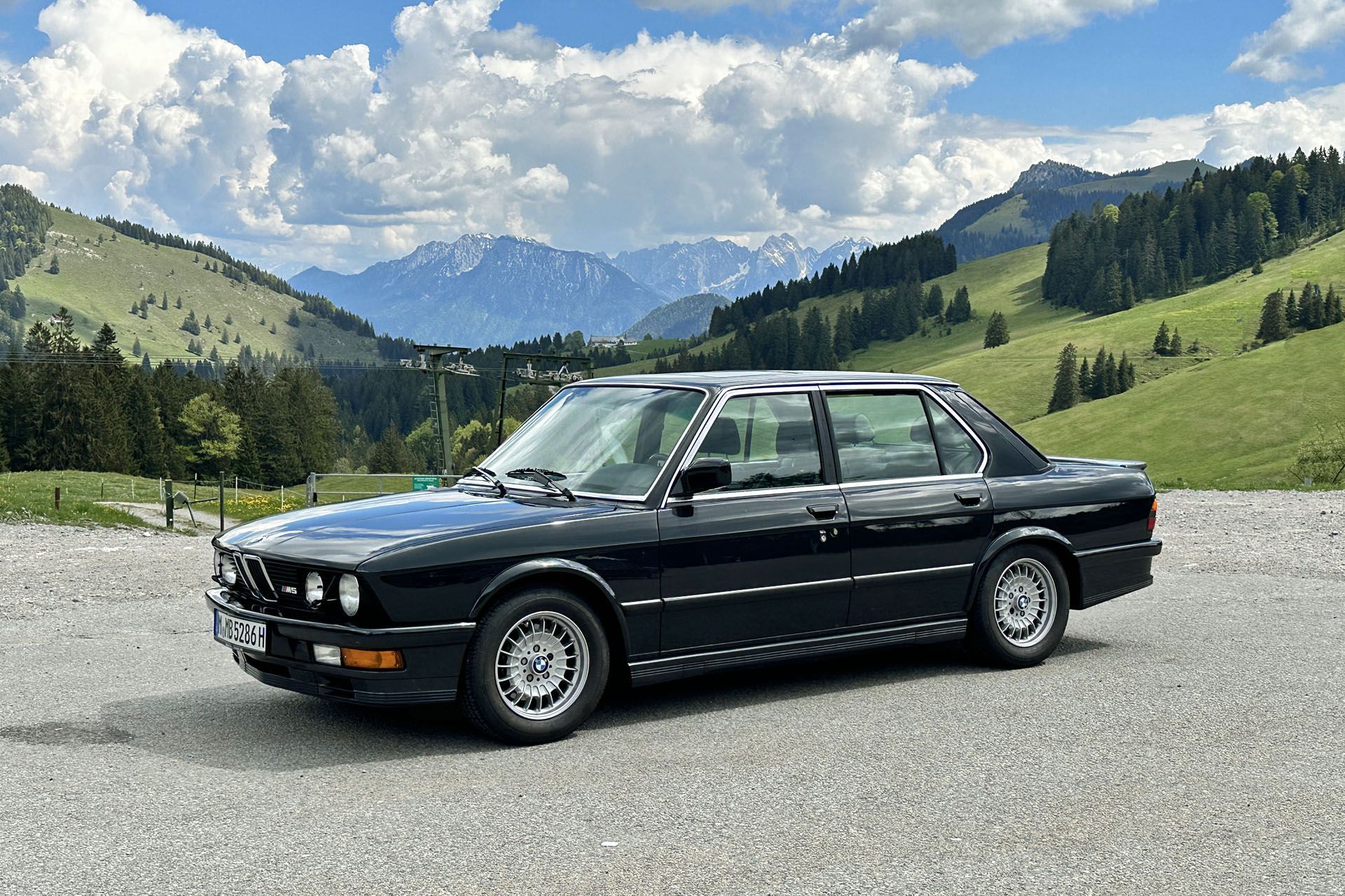 2025 BMW M5 PHEV is a compliance car, but keeps the heavyweight crown ...