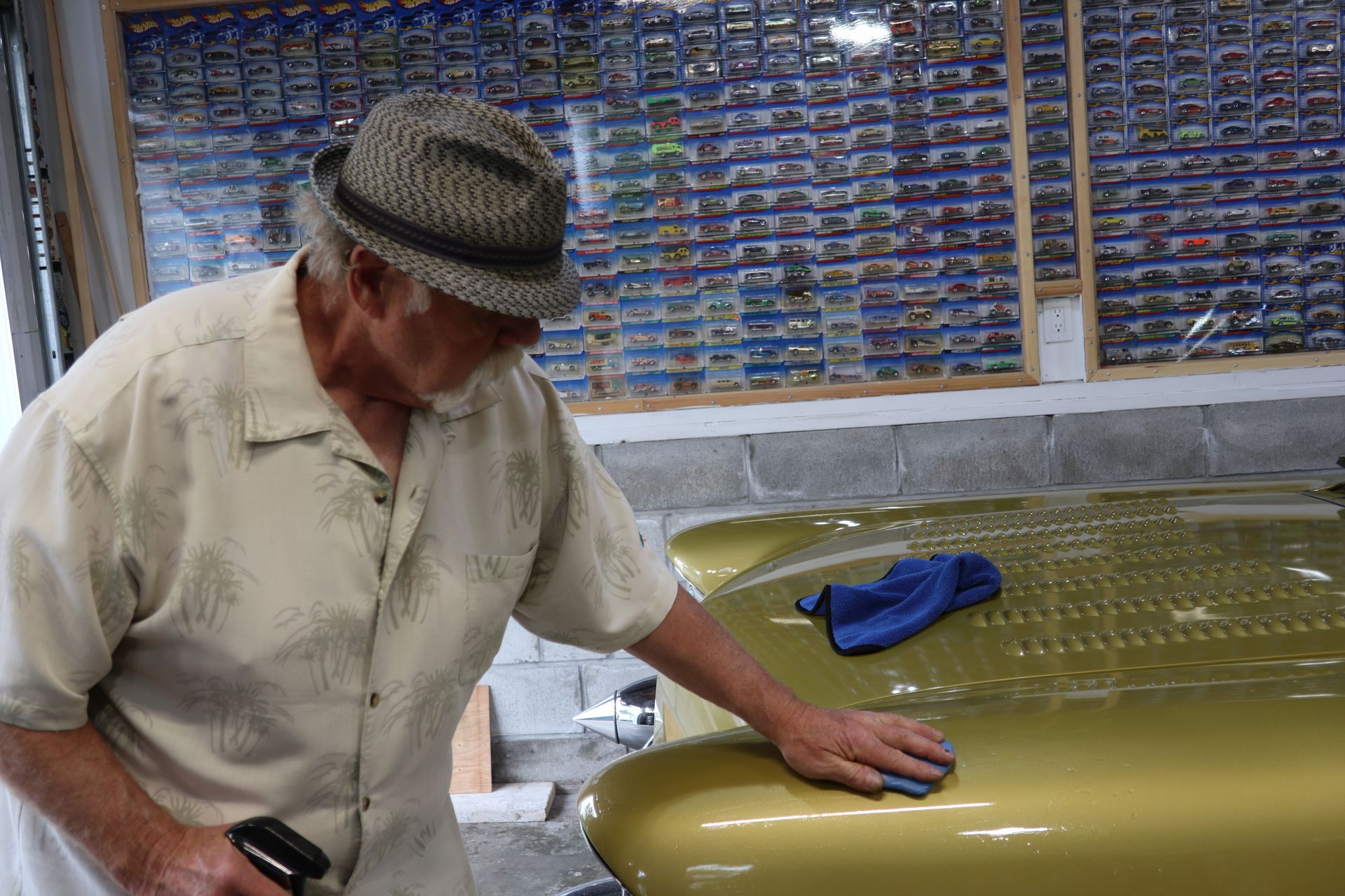 How It Works: Detailing your car with a clay bar | Driving