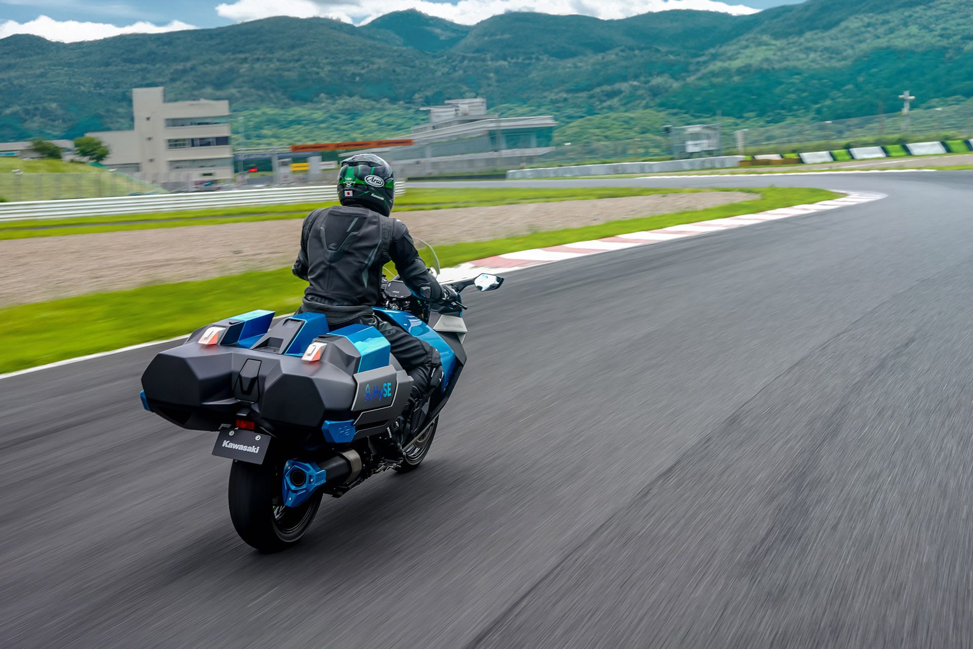 Kawasaki’s first hydrogen-fuel motorcycle demo'd at Suzuka | Driving