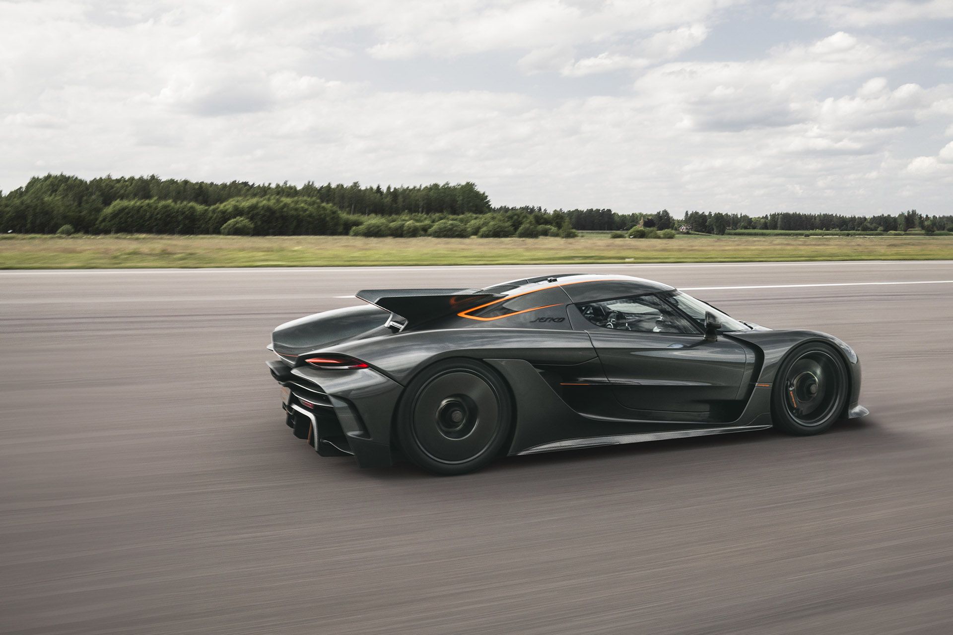 Koenigsegg blasts through 0-400-km/h-0 record in 27.83 sec | Driving