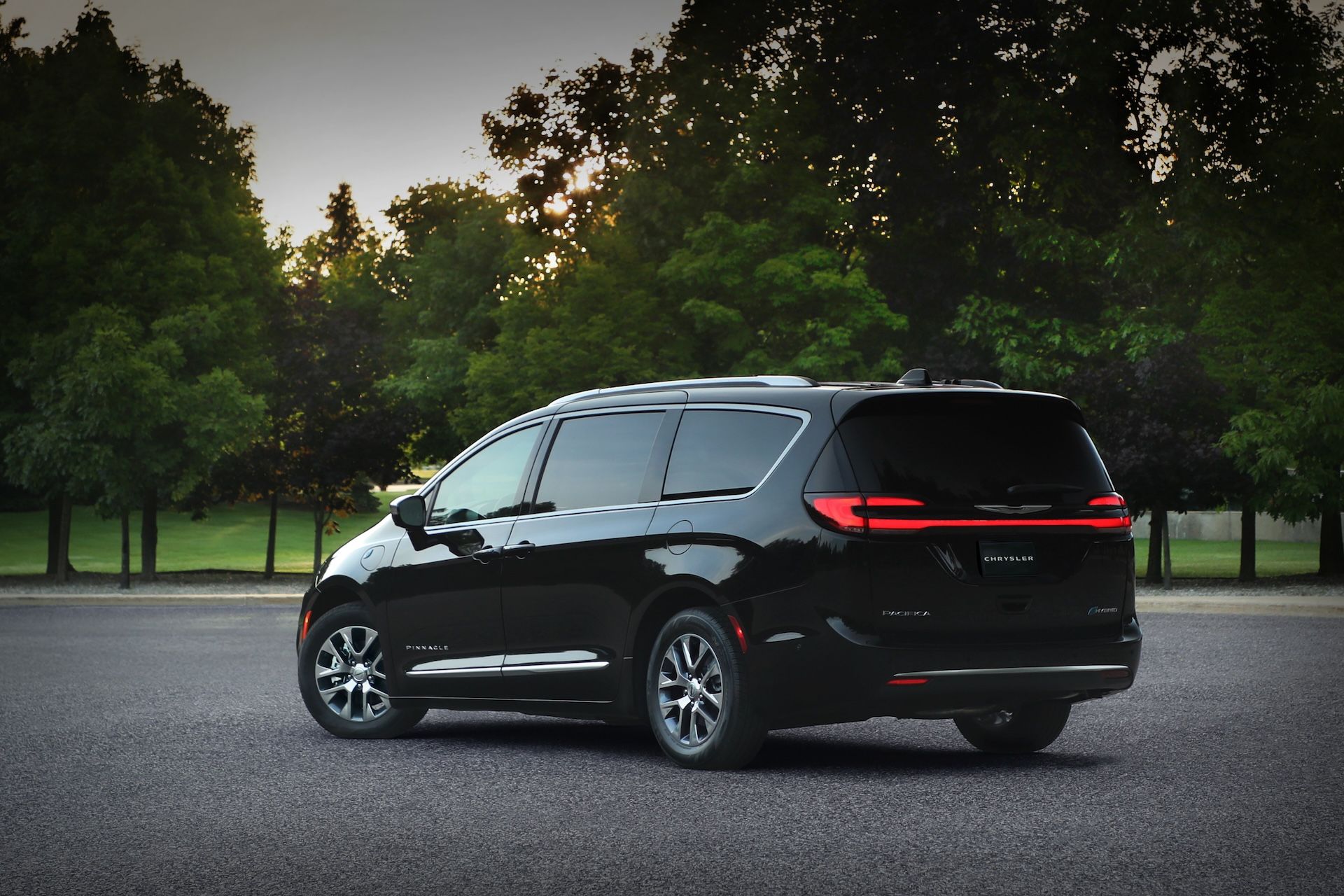 2025 Chrysler Pacifica still offers family-friendly Stow ‘n Go seats ...