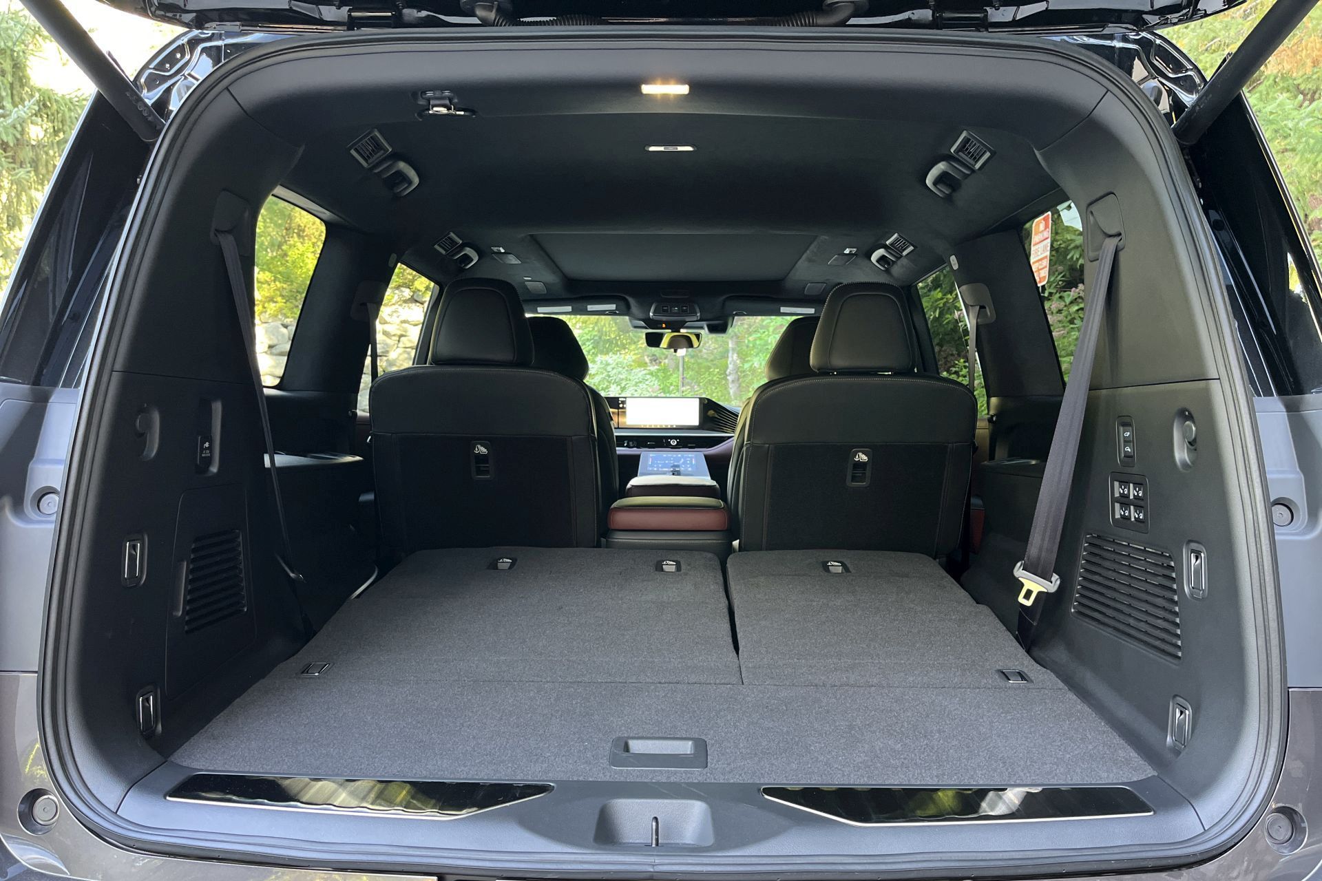 2025 Infiniti QX80 Autograph SUV Review - Reviews | Driving