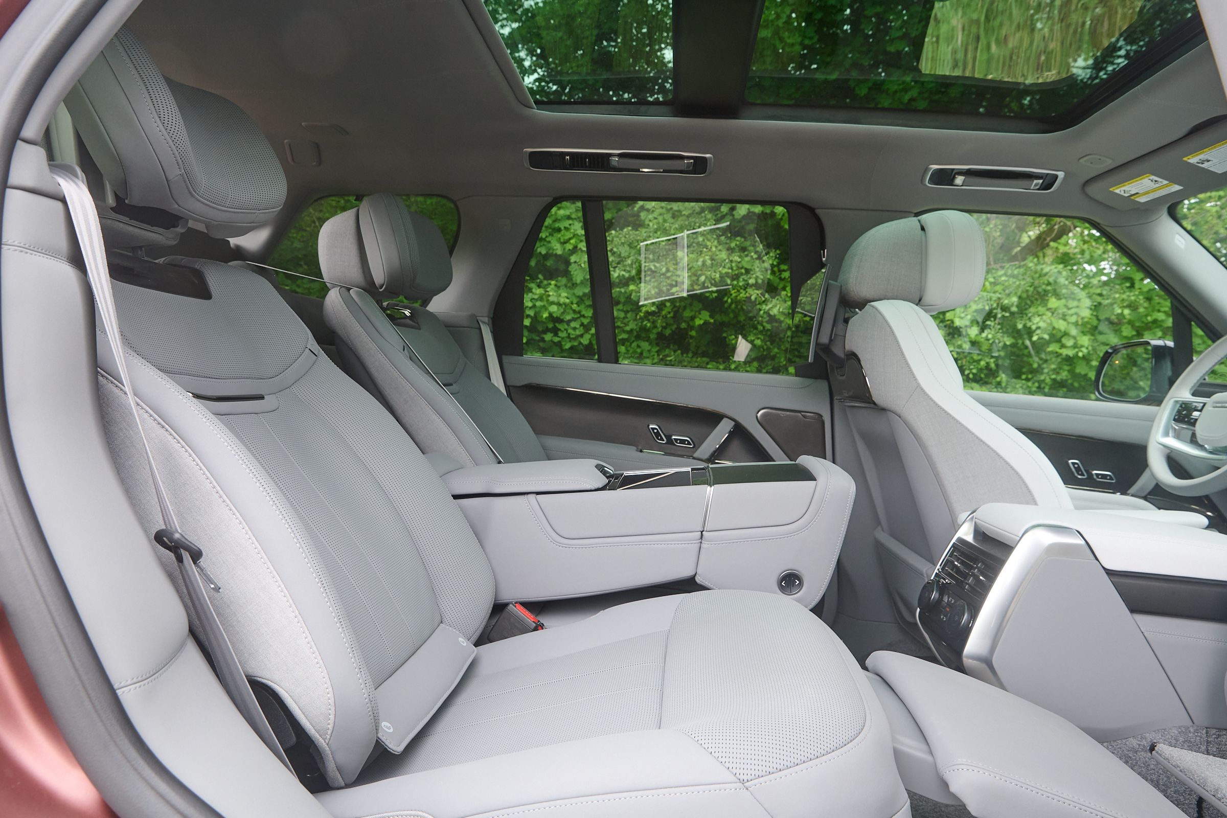2024 Land Rover Range Rover SV SUV Review - Reviews | Driving