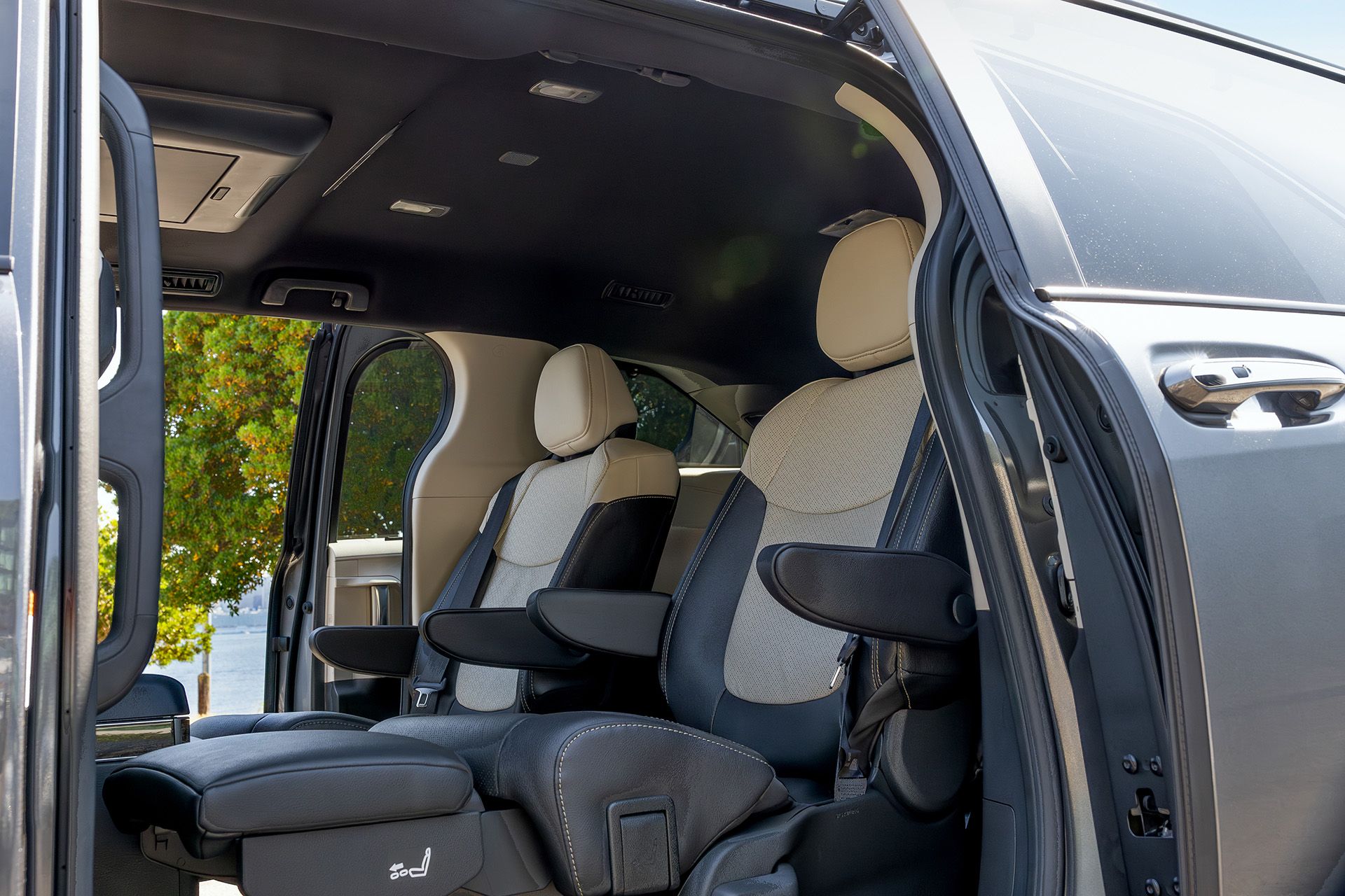 2025 Toyota Sienna updated with new rear-seat reminders and vacuum ...