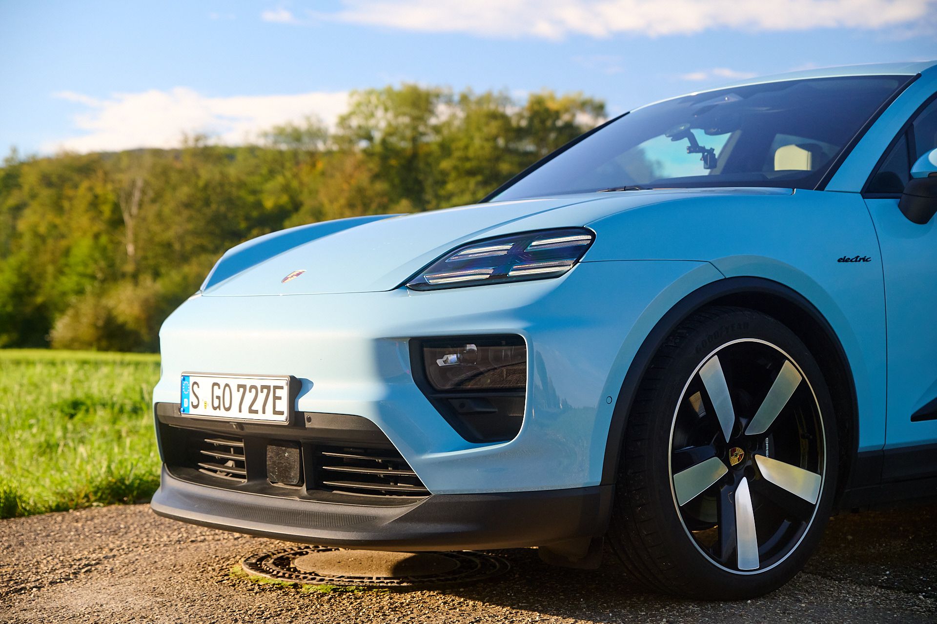 2025 Porsche Macan EV | Car Review - Reviews | Driving