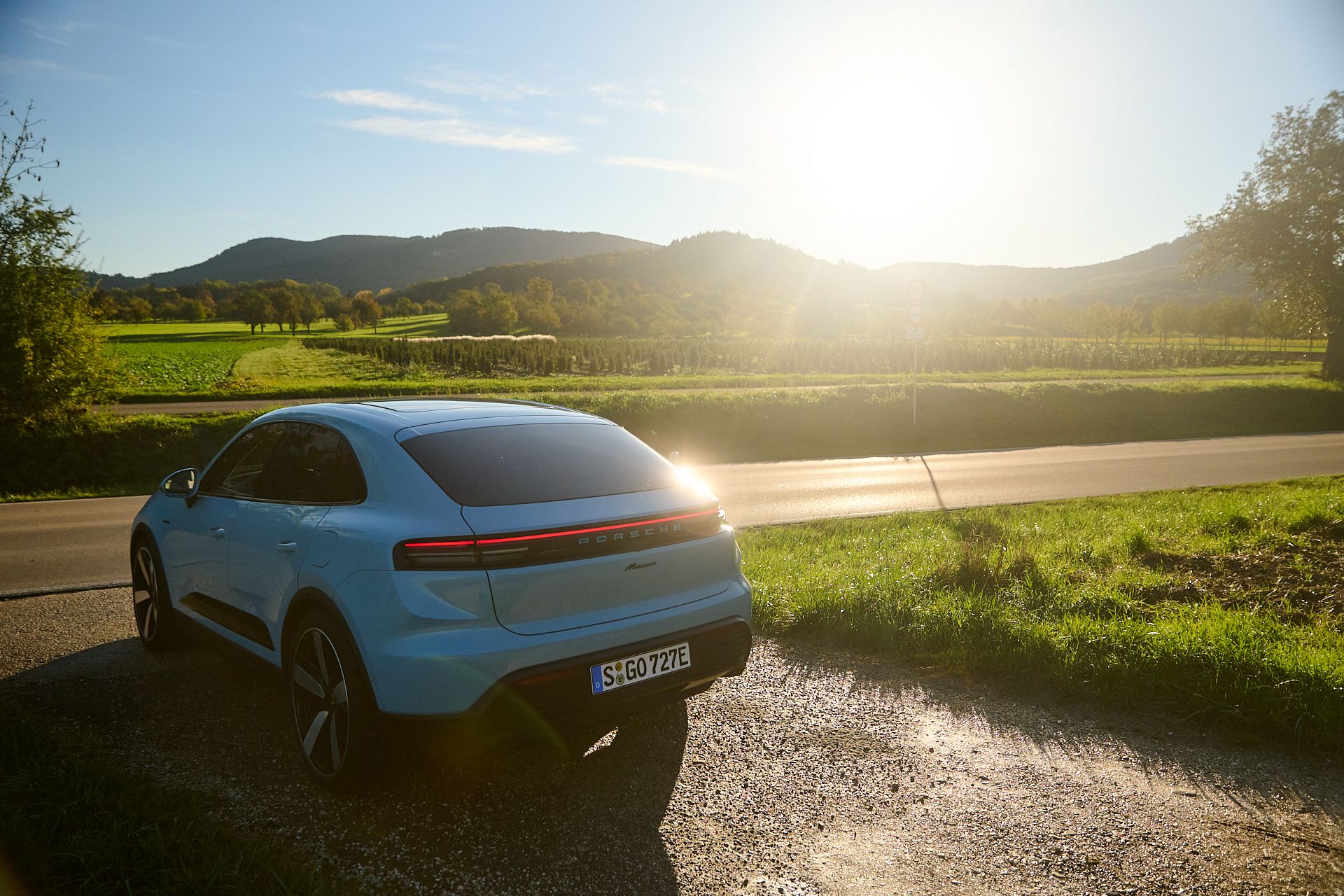 2025 Porsche Macan EV | Car Review - Reviews | Driving