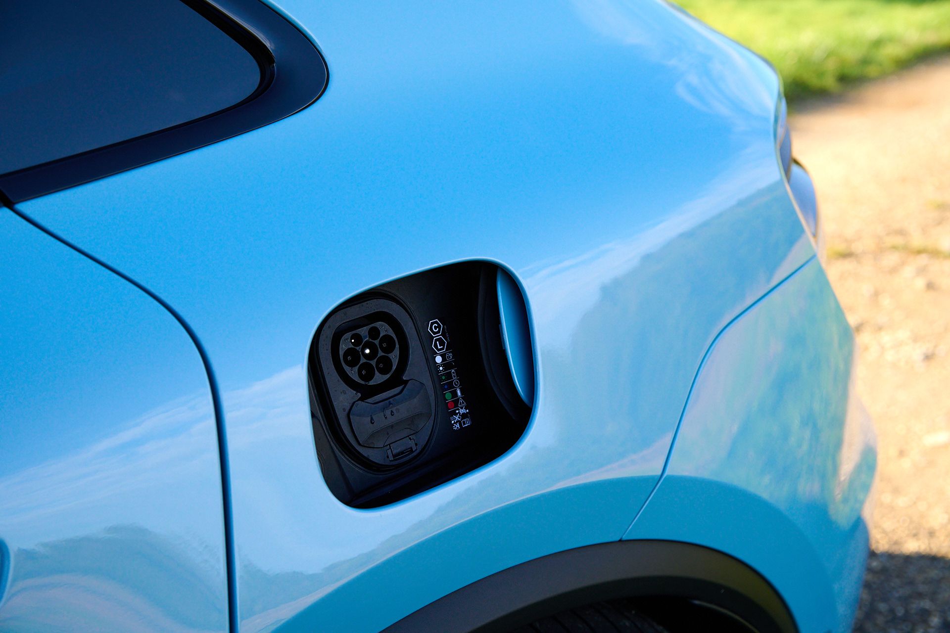 2025 Porsche Macan EV | Car Review - Reviews | Driving