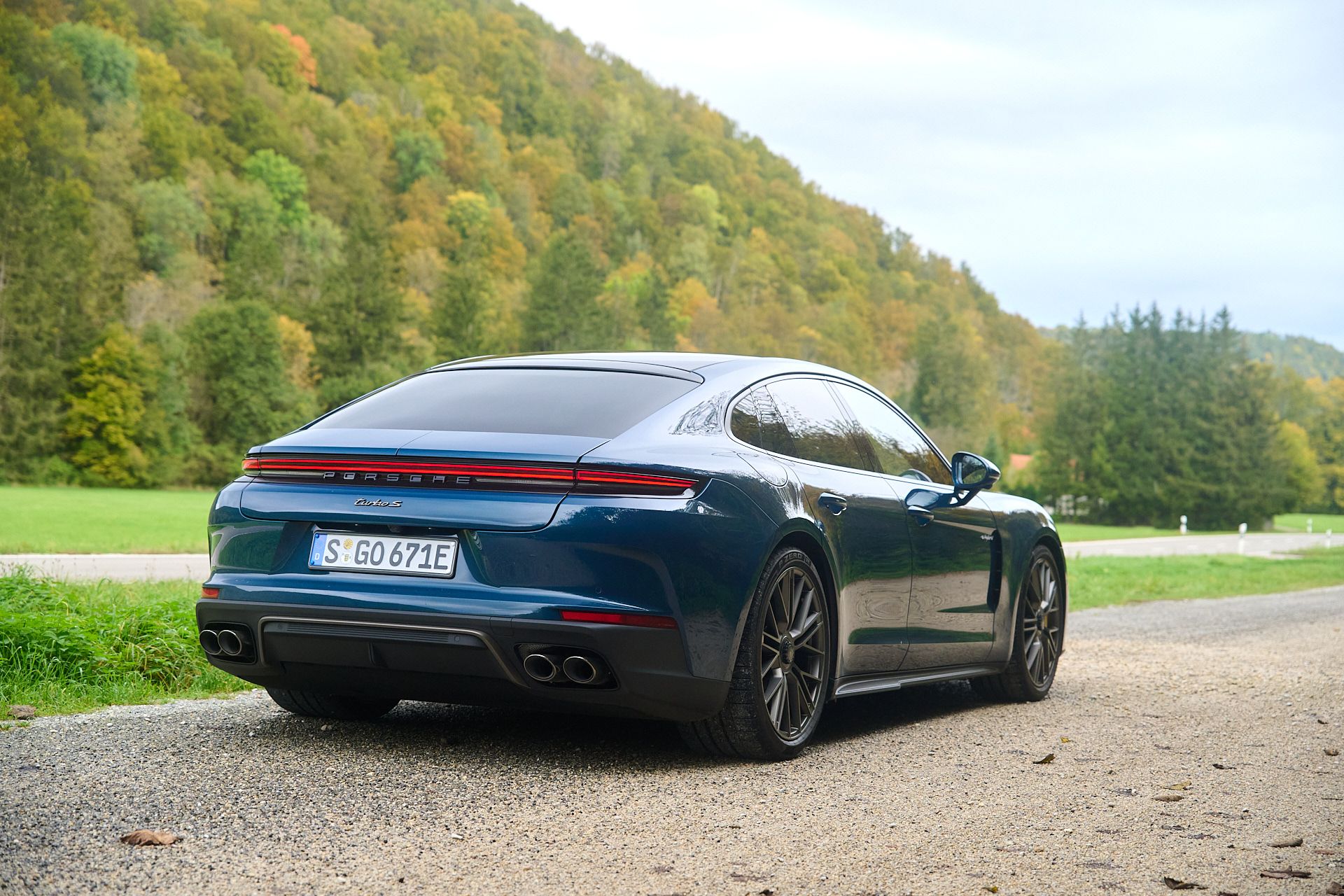 2025 Porsche Panamera GTS | Car Review - Reviews | Driving