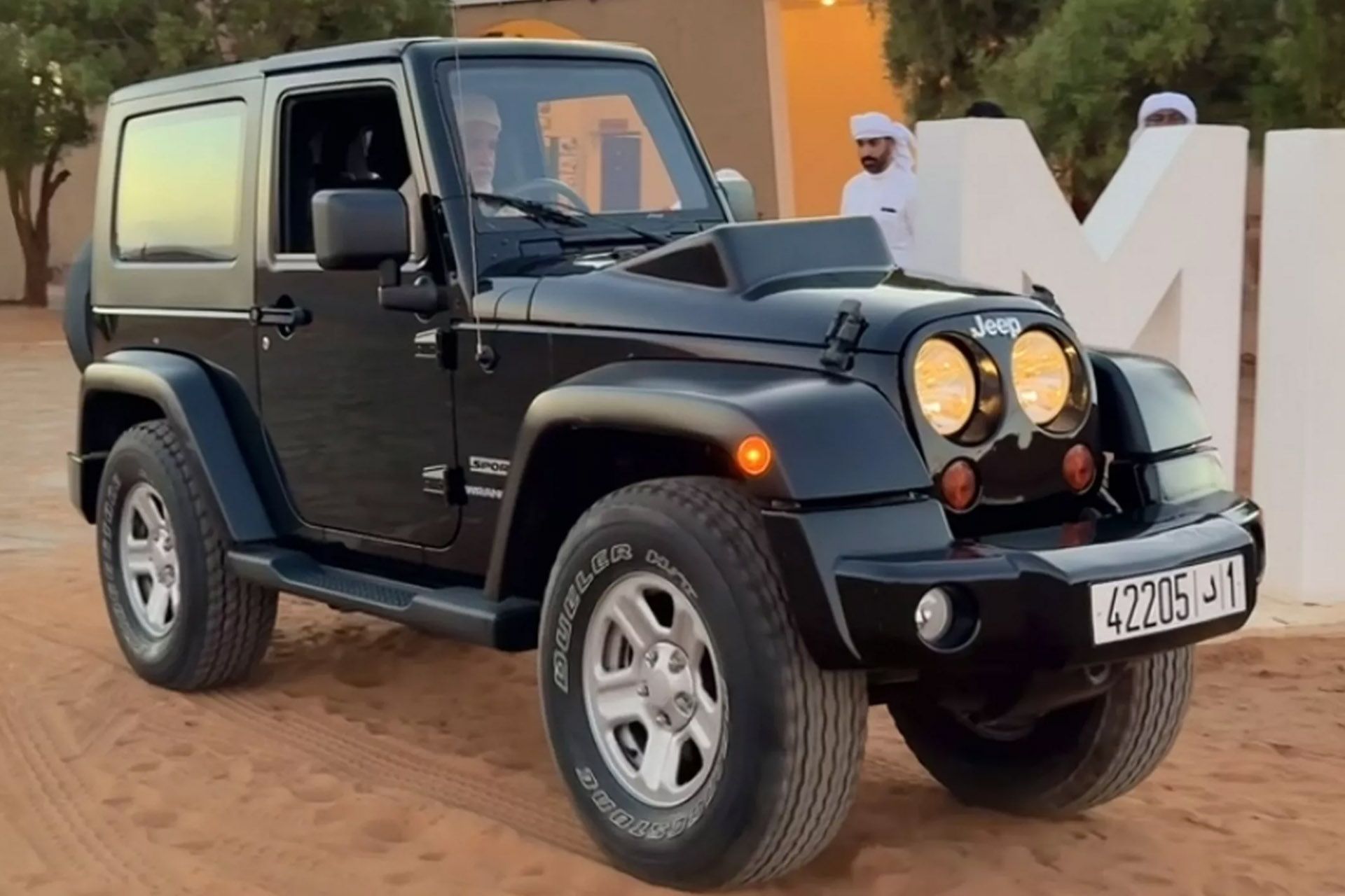 Owner of ultra-wide Wrangler commissions one-seat-wide Jeep | Driving