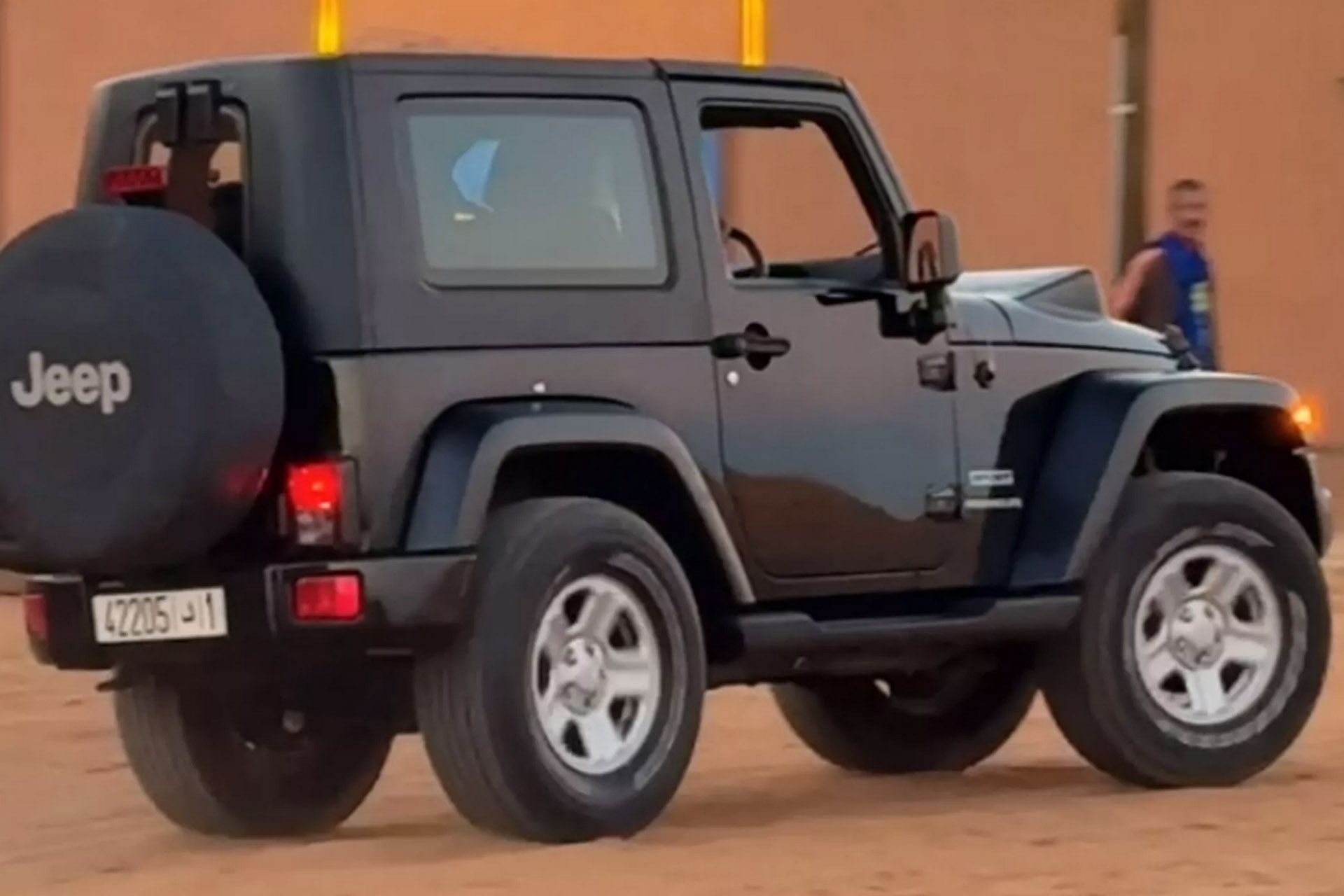 Owner of ultra-wide Wrangler commissions one-seat-wide Jeep | Driving
