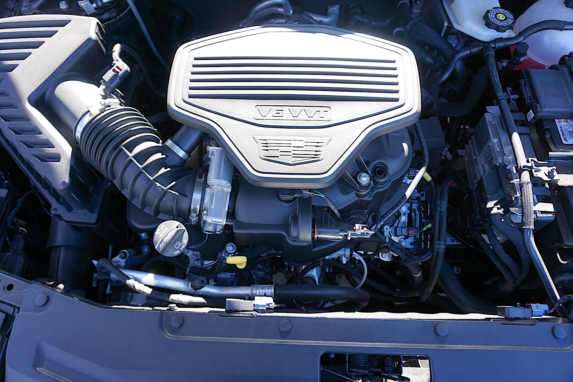 2025 Cadillac XT6 SUV Review - Reviews | Driving