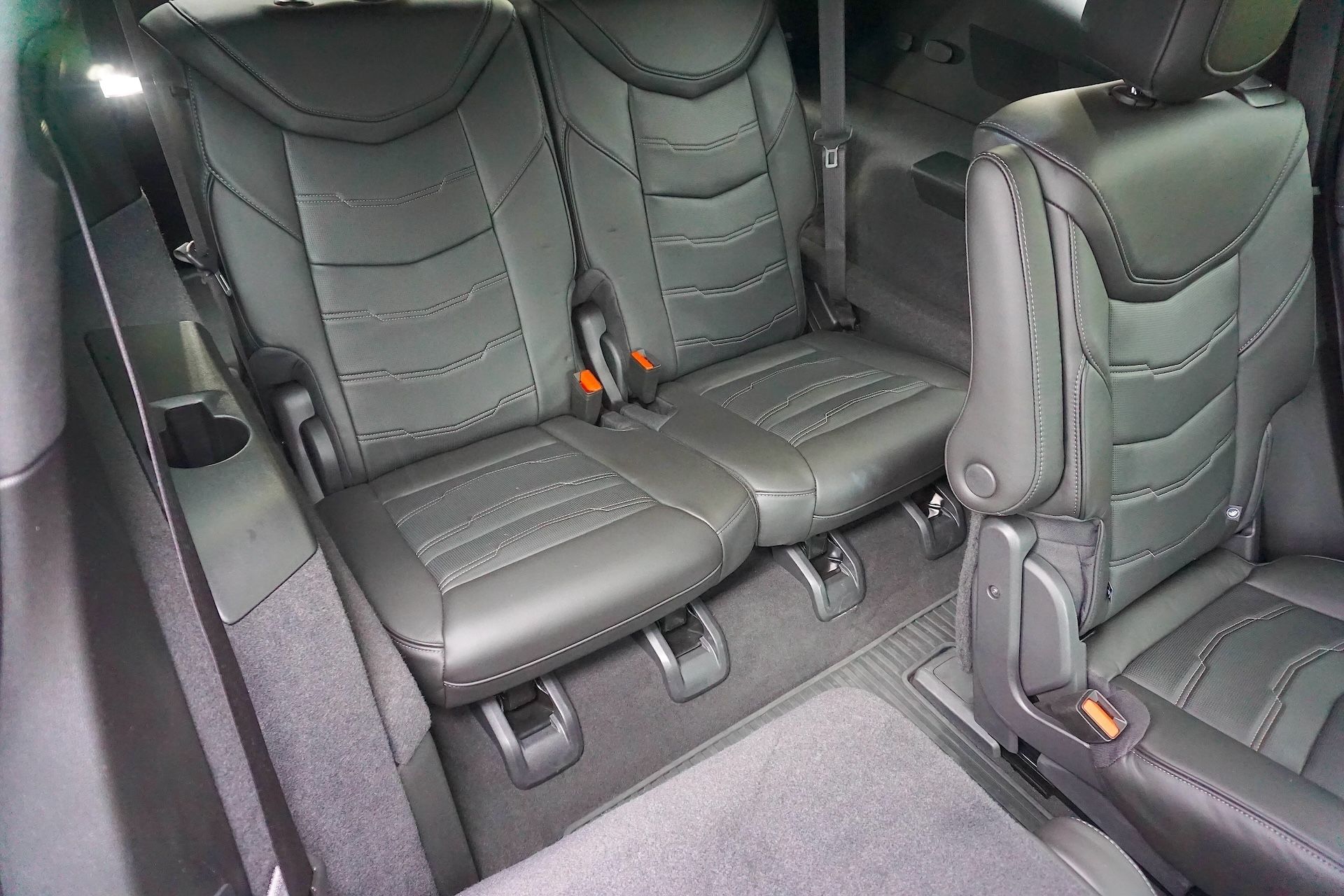 2025 Cadillac XT6 SUV Review - Reviews | Driving