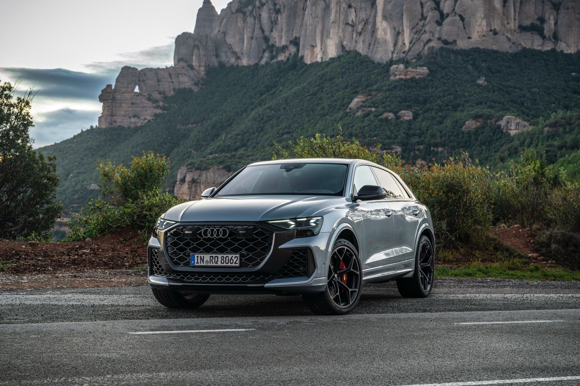 2025 Audi RS Q8 set a Nurburgring record, can pull a trailer - Reviews ...