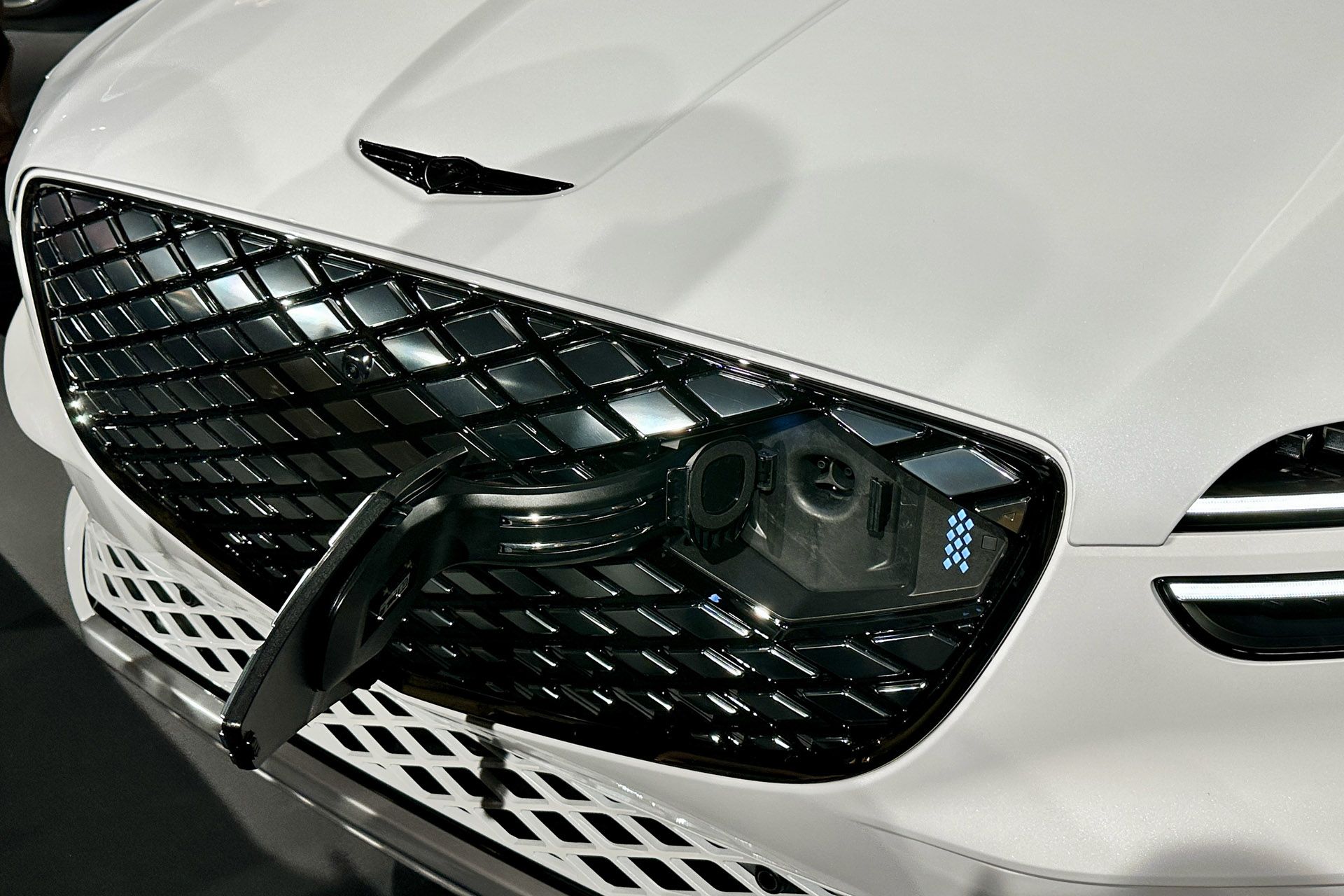 2026 Genesis GV70, eGV70 get 27-inch display, new styling | Driving