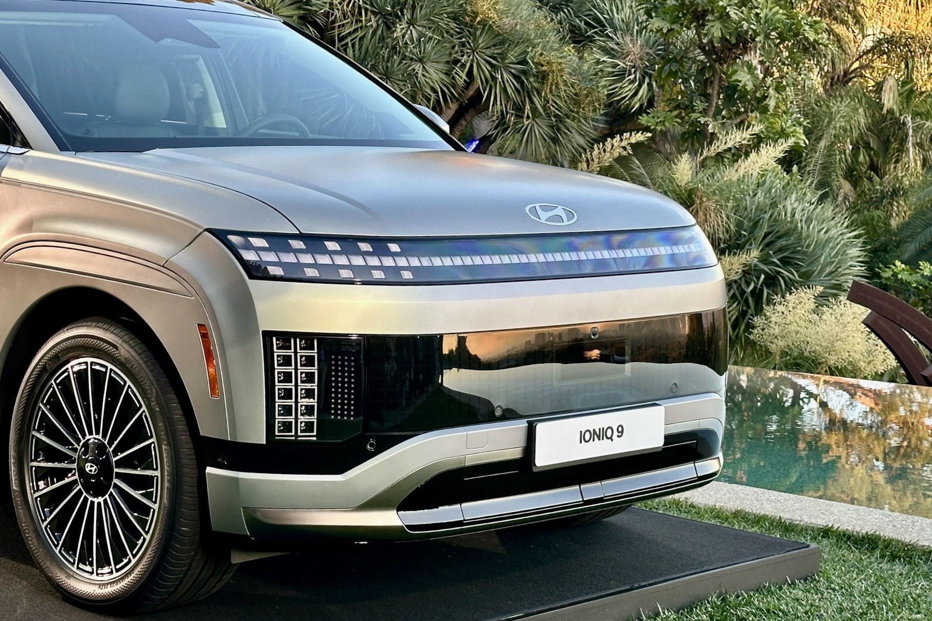 2026 Hyundai Ioniq 9 three-row EV aims for 480-km range | Driving