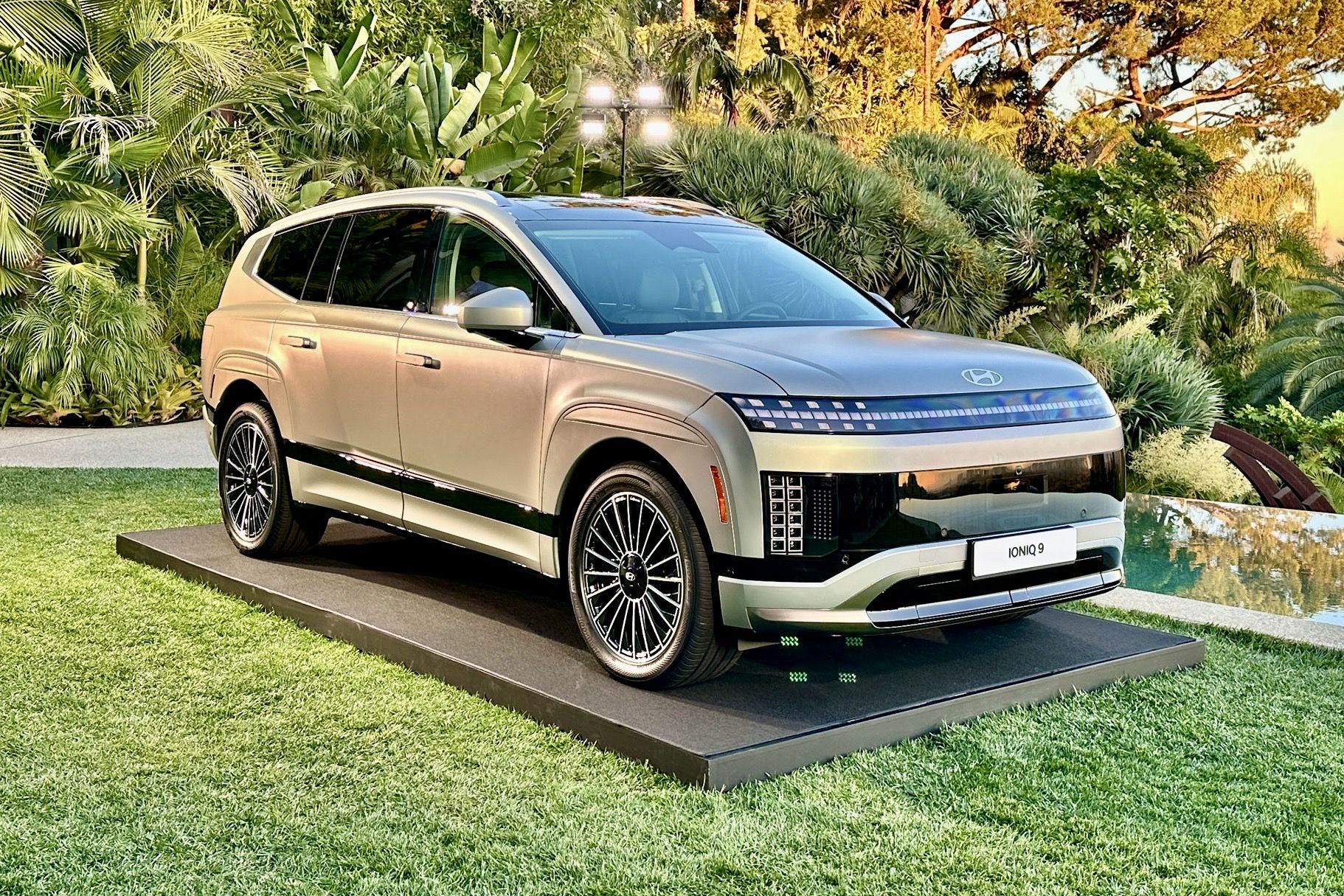 2026 Hyundai Ioniq 9 three-row EV aims for 480-km range | Driving